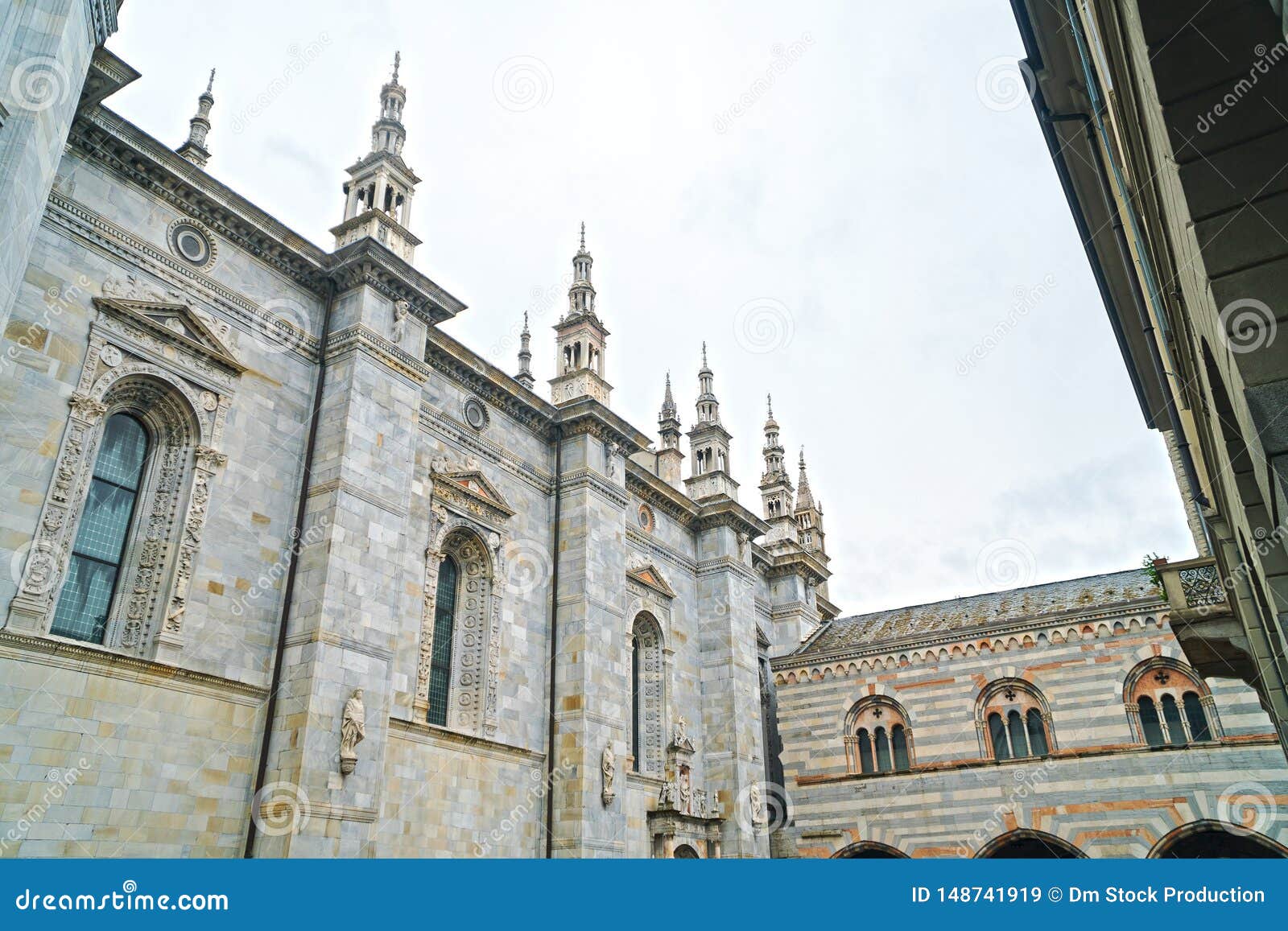 Catedral cat?lico romano imagem de stock. Imagem de antigo - 148741919