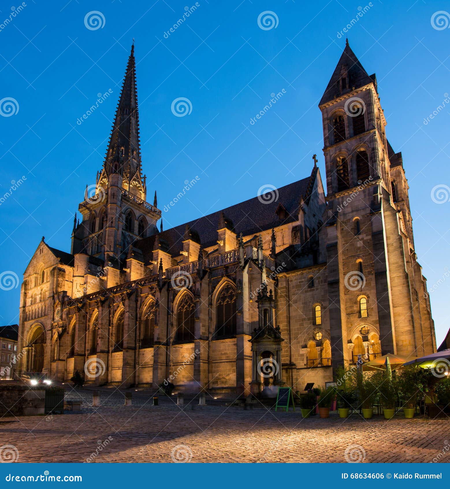 Catedral de Autun foto de archivo. Imagen de medieval - 68634606