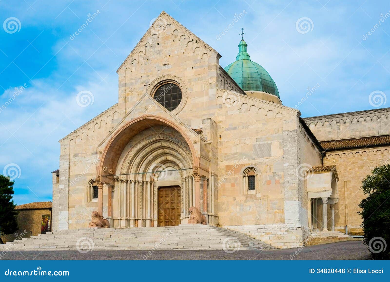 Catedral De Cyriacus Del Santo Foto de archivo - Imagen de monumento ...