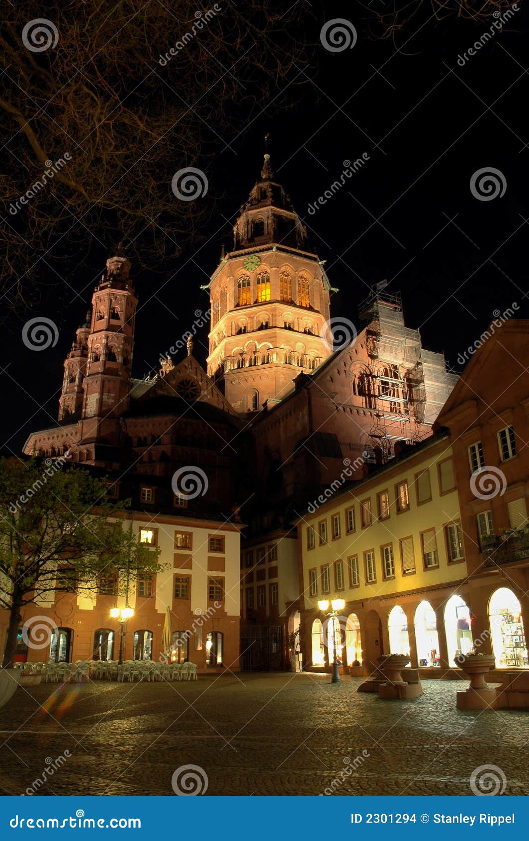 Catedral de Maguncia foto de archivo. Imagen de escénico - 2301294