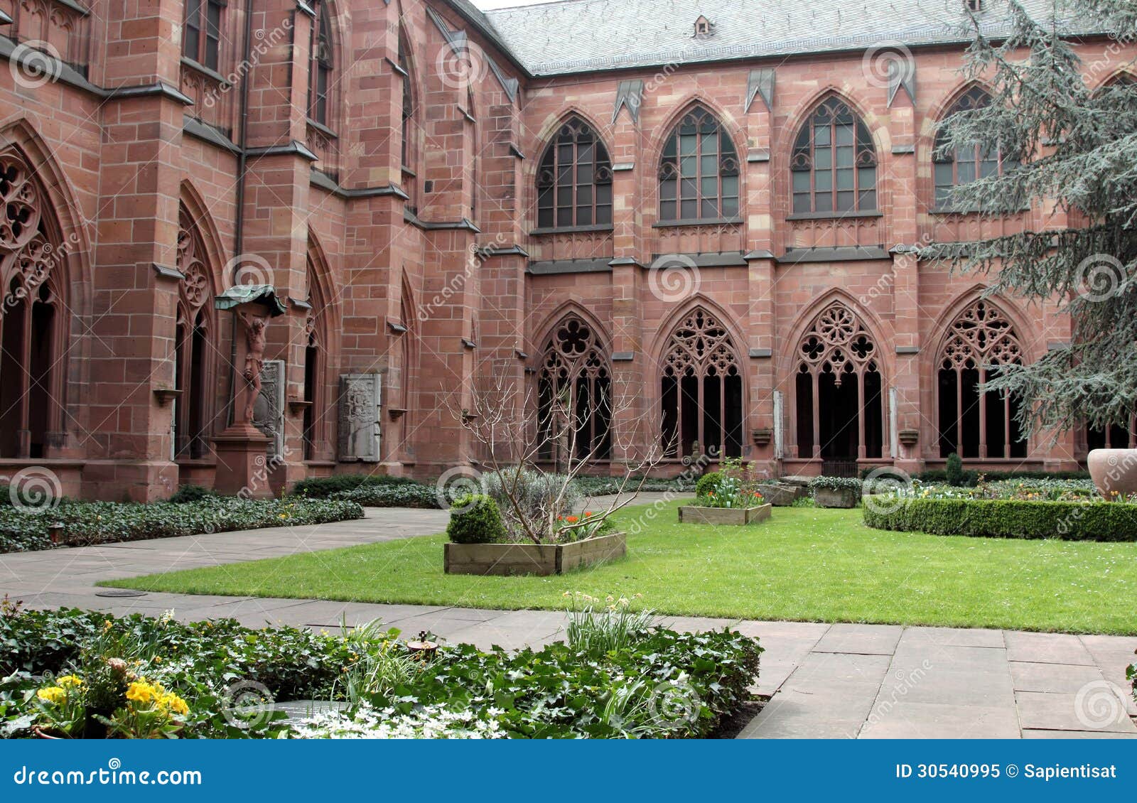 Catedral de Maguncia imagen de archivo. Imagen de resorte - 30540995