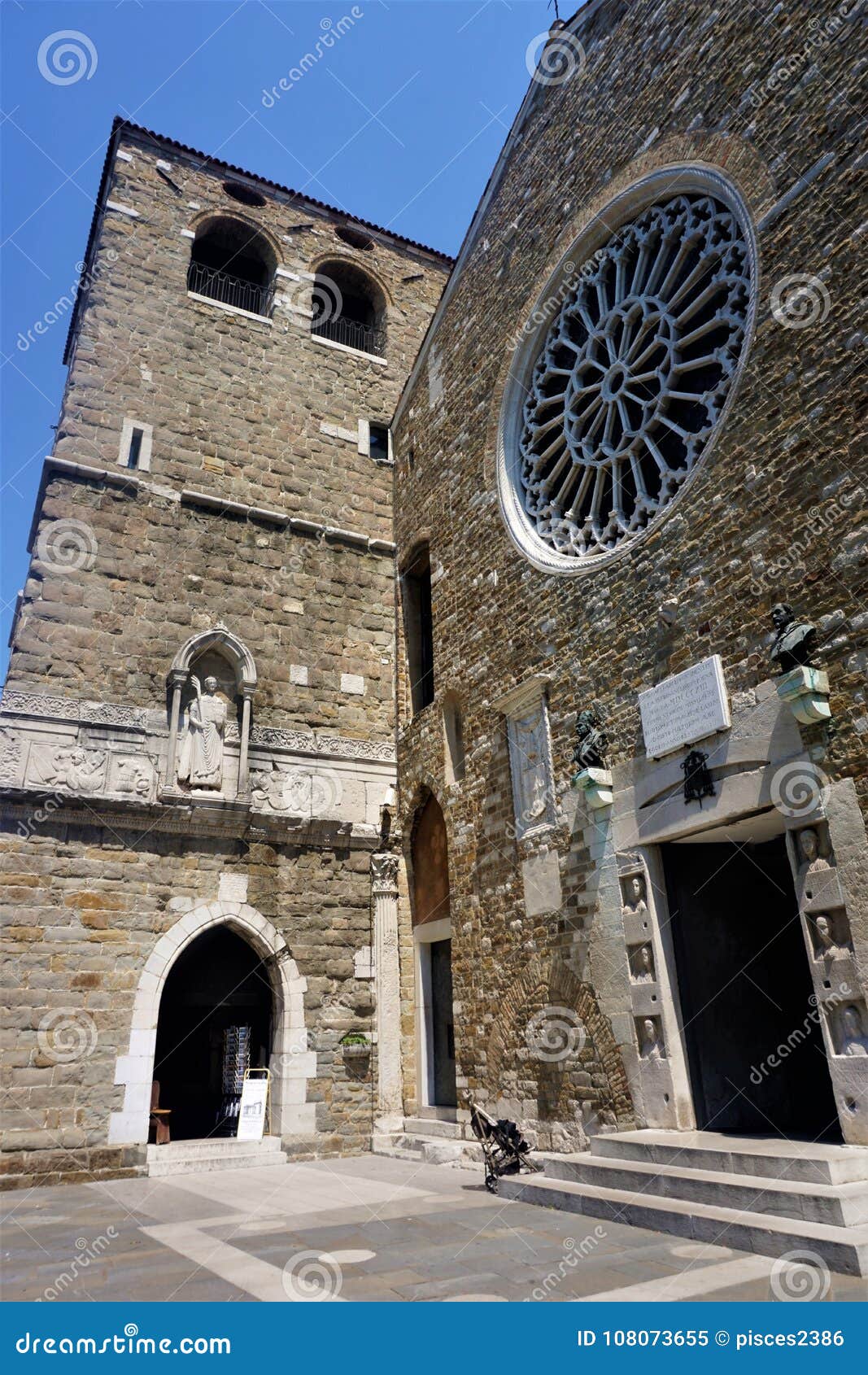 A Catedral De Saint Justus Em Trieste Imagem Editorial - Imagem de ...