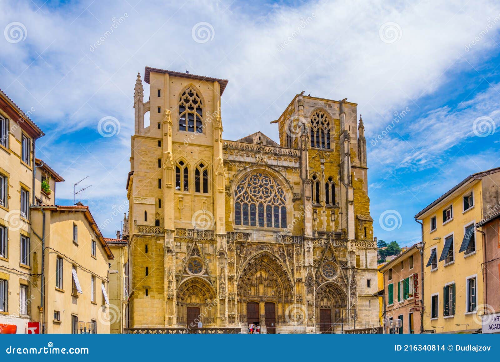 Catedral de vienne france foto de archivo. Imagen de estilo - 216340814