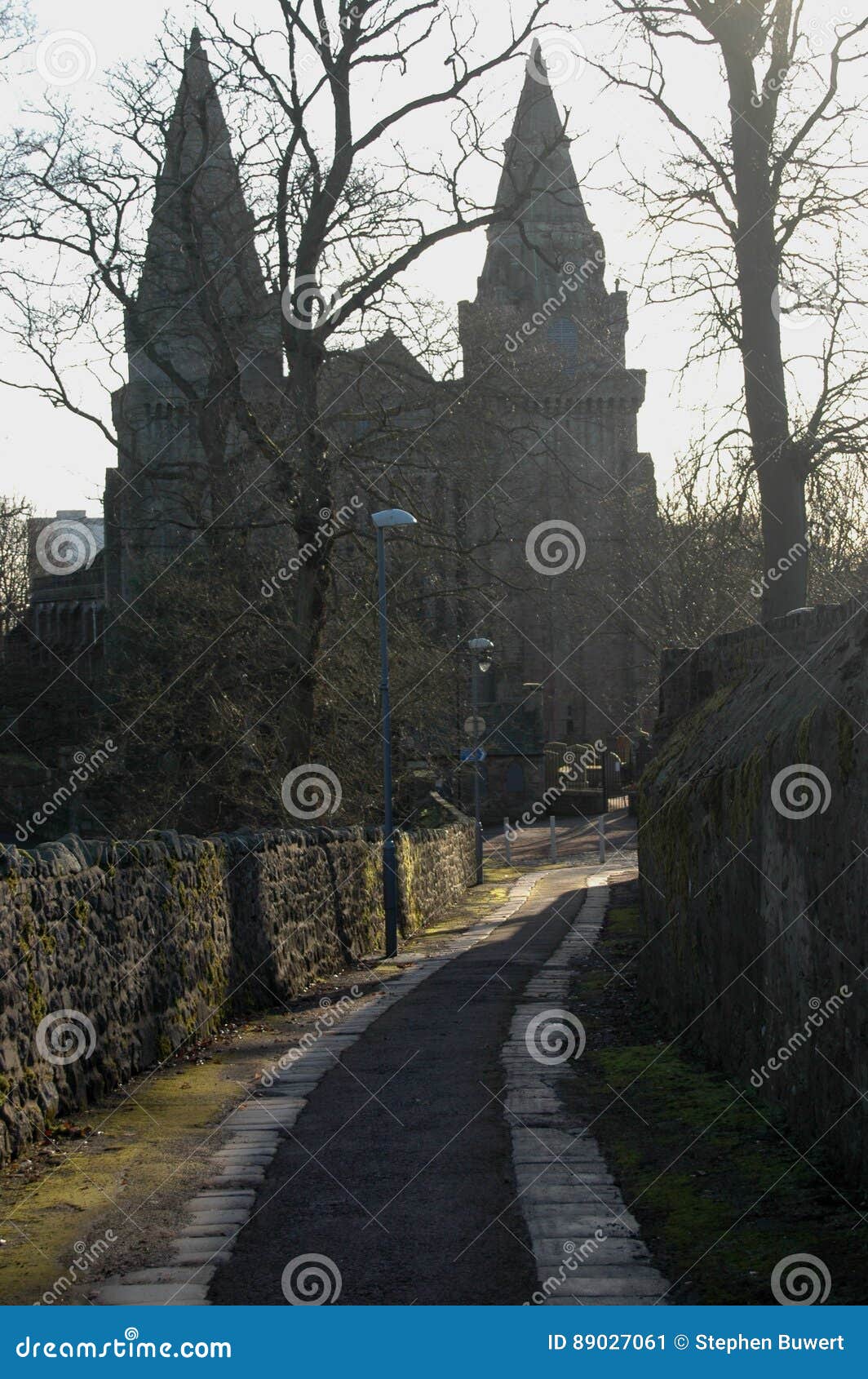 Catedral del St Machar imagen de archivo. Imagen de camino - 89027061