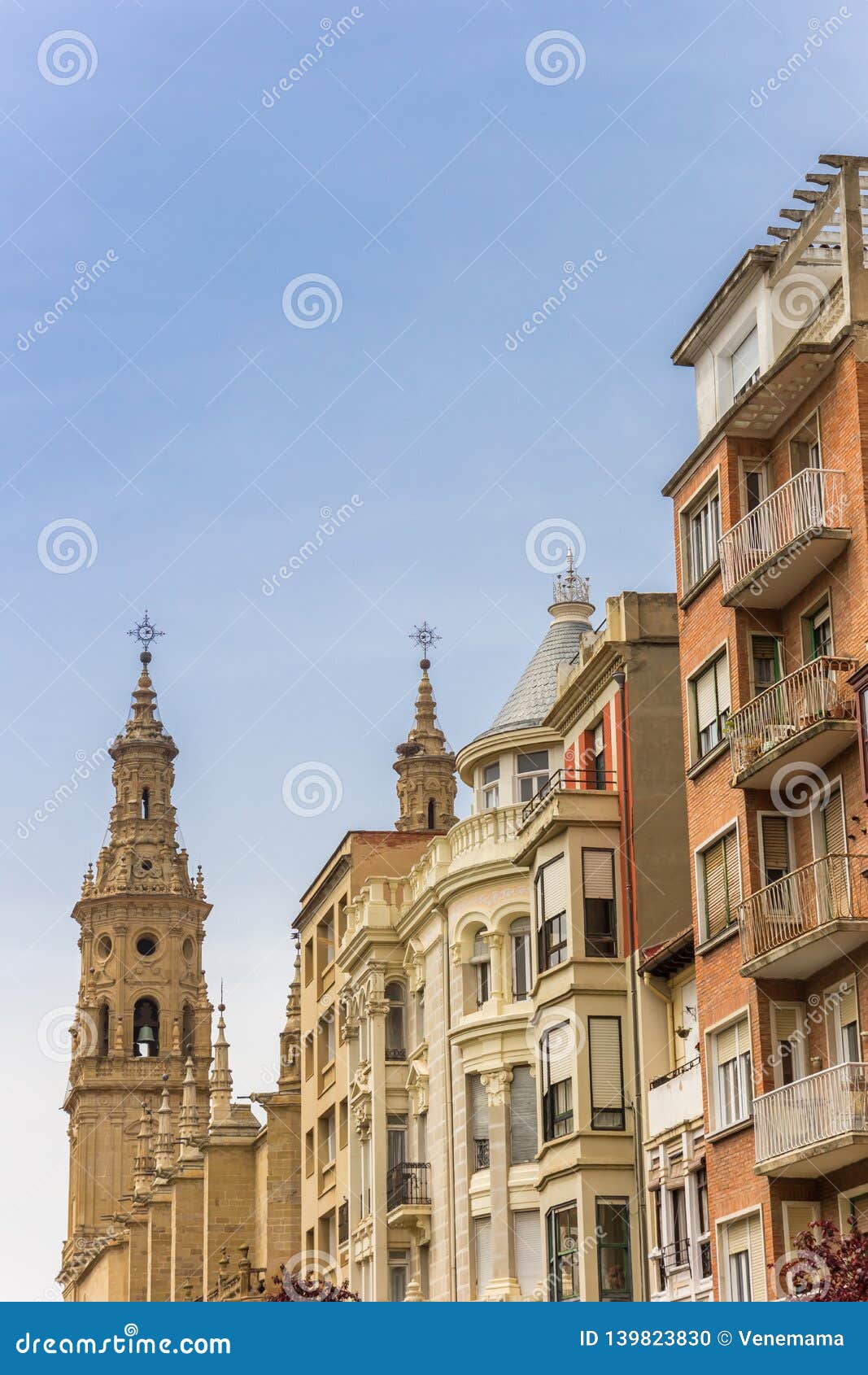 Catedral E Casas No Centro De Logrono Foto de Stock - Imagem de velho ...