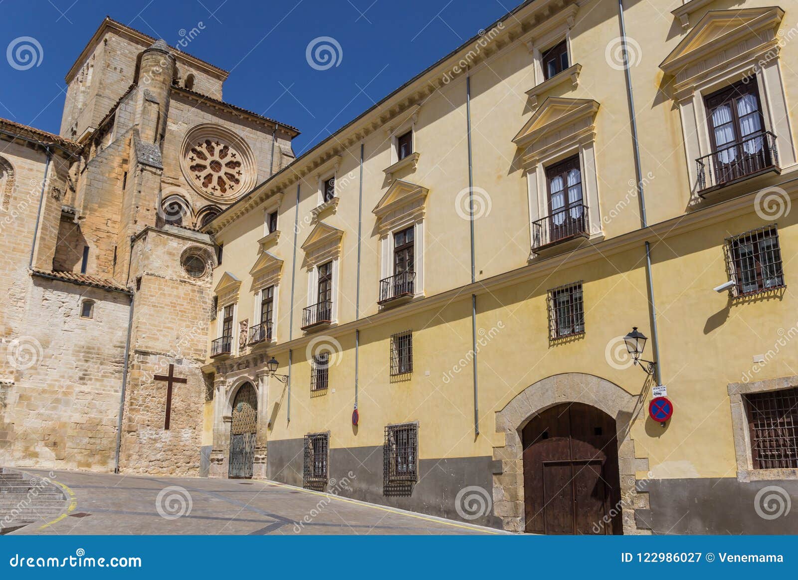 Catedral Y Palacio En El Centro De Cuenca Imagen de archivo - Imagen de ...