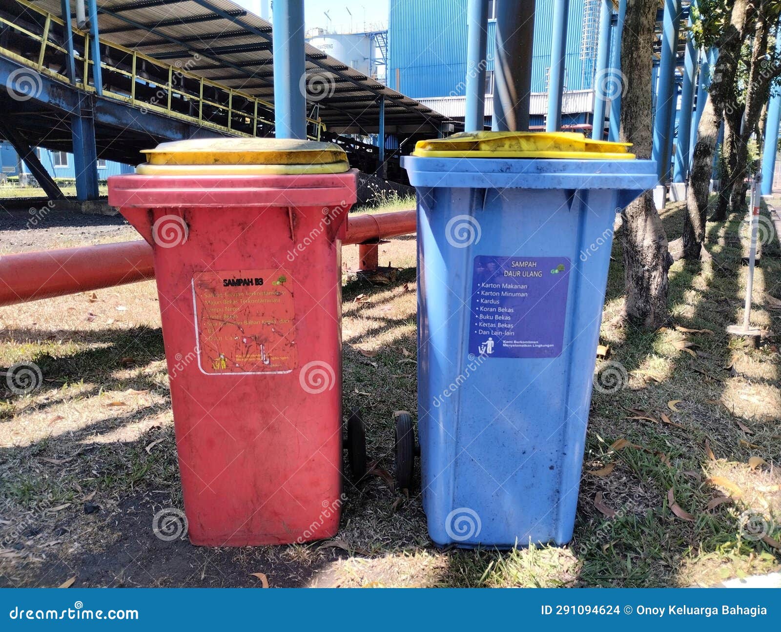 Categories of Trash Cans Based on Color Stock Photo - Image of asphalt ...
