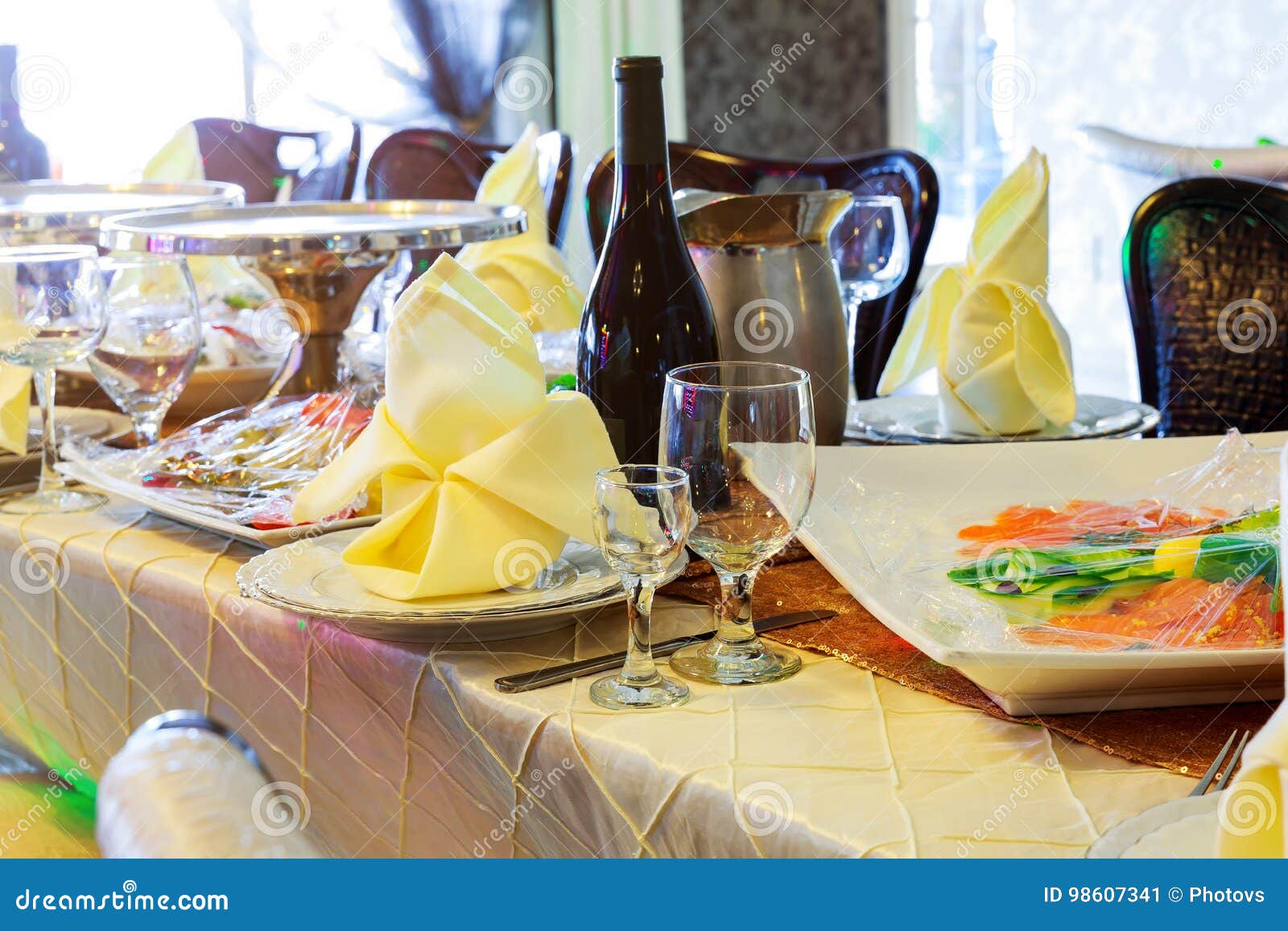 Catering Table Set Service with Silverware, Napkin and Glass at ...