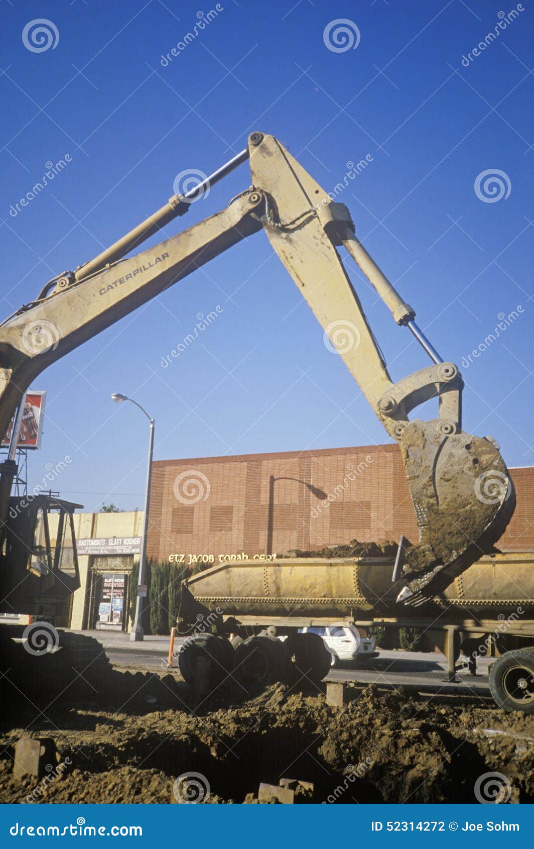 Caterpillar Earth Digger in Hollywood, California Editorial Photography ...