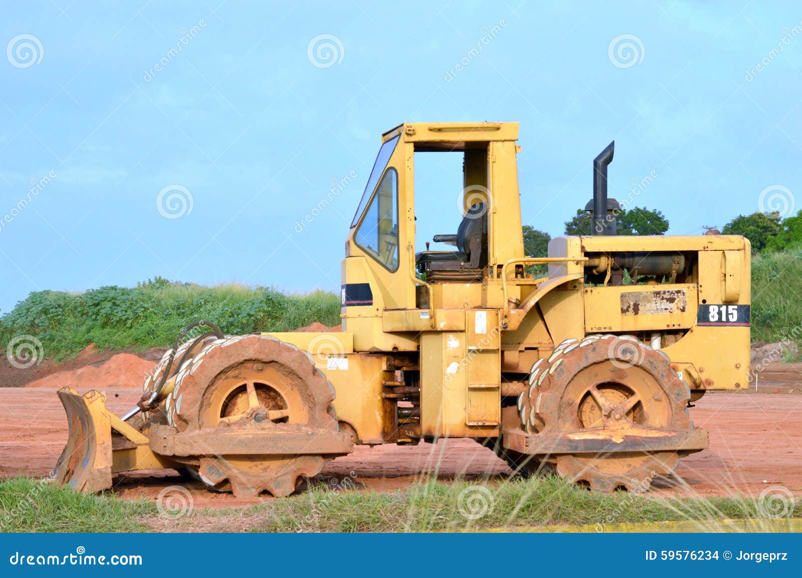 Caterpillar Salissent Le Compacteur 815 Image stock éditorial - Image ...