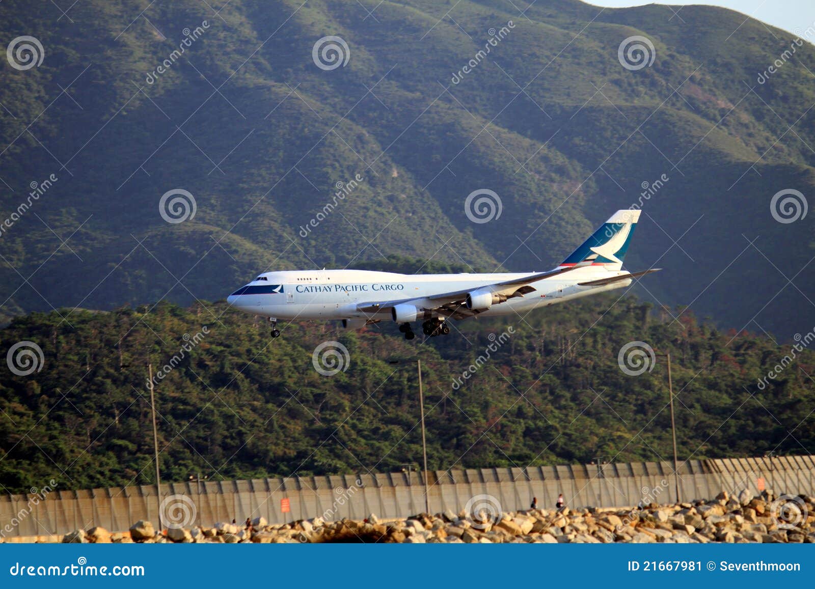 Cathay Pacific Cargo editorial photo. Image of airport - 21667981