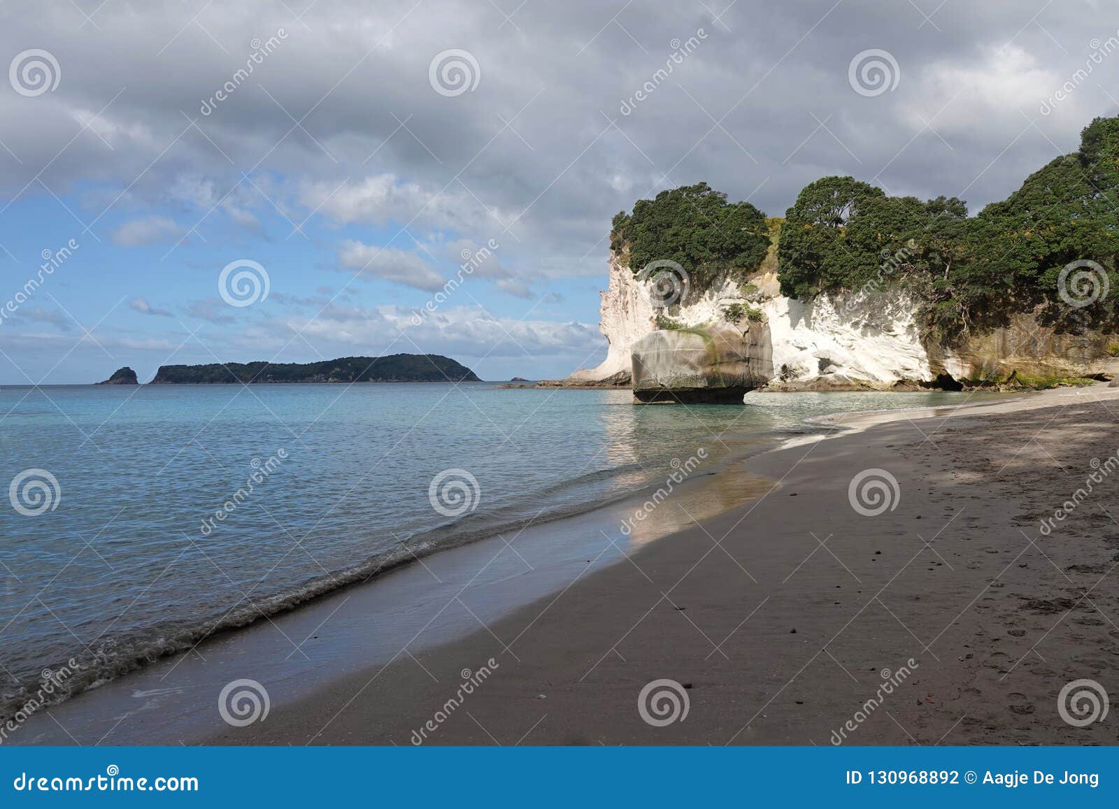Cathedral Cove Beach in Te Whanganui a Hei Marine Reserve in New ... Cathedral Cove Beach in Te Whanganui a Hei Marine Reserve in New ...