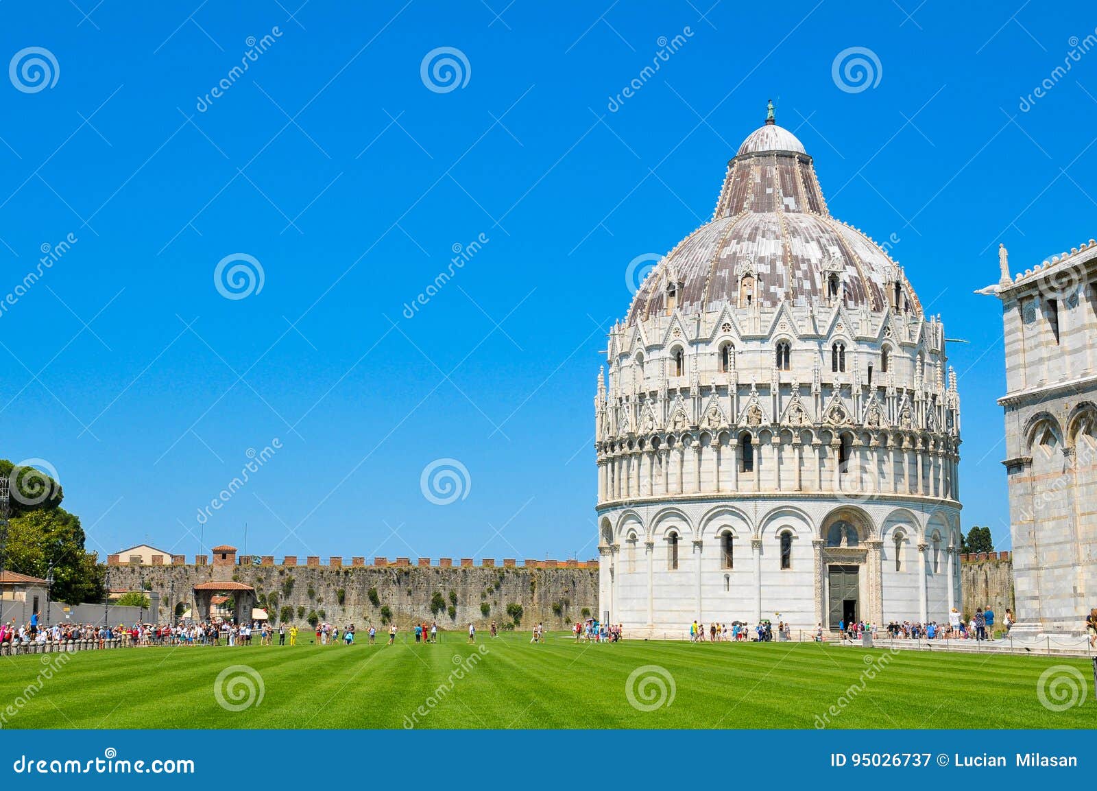 Cathedral in Pisa, Italy editorial photography. Image of leaning - 95026737