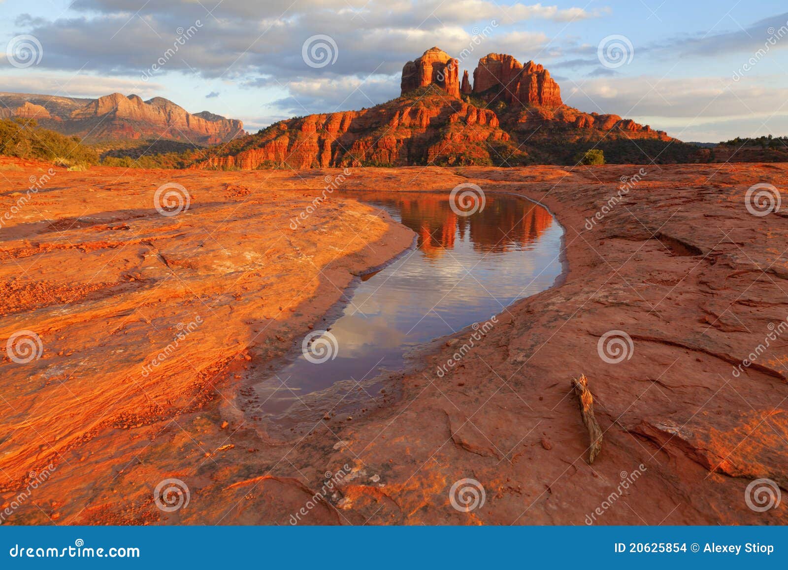 Cathedral Rock Reflection stock photo. Image of coconino - 20625854