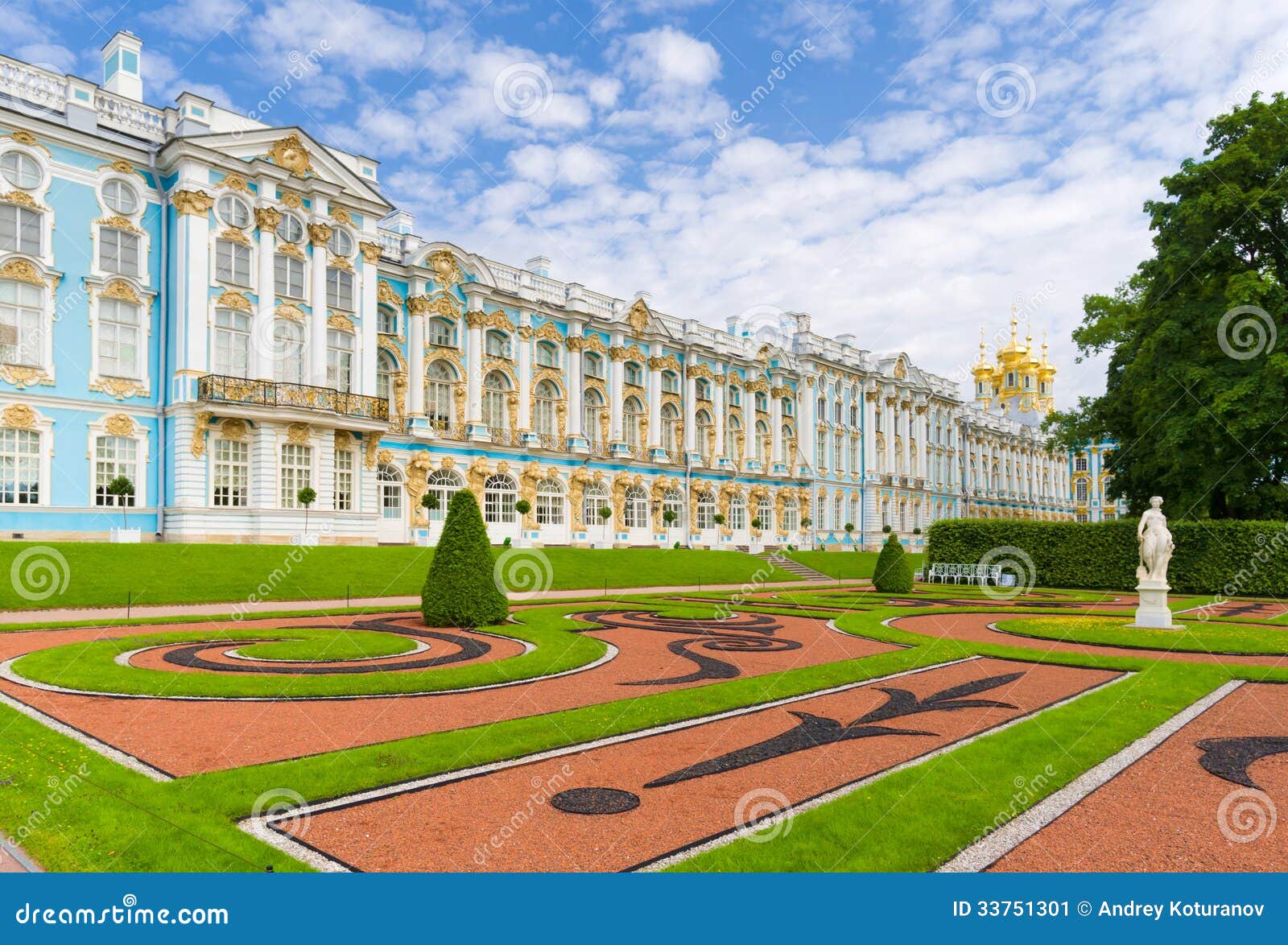 Catherine Palace imagen de archivo. Imagen de césped - 33751301