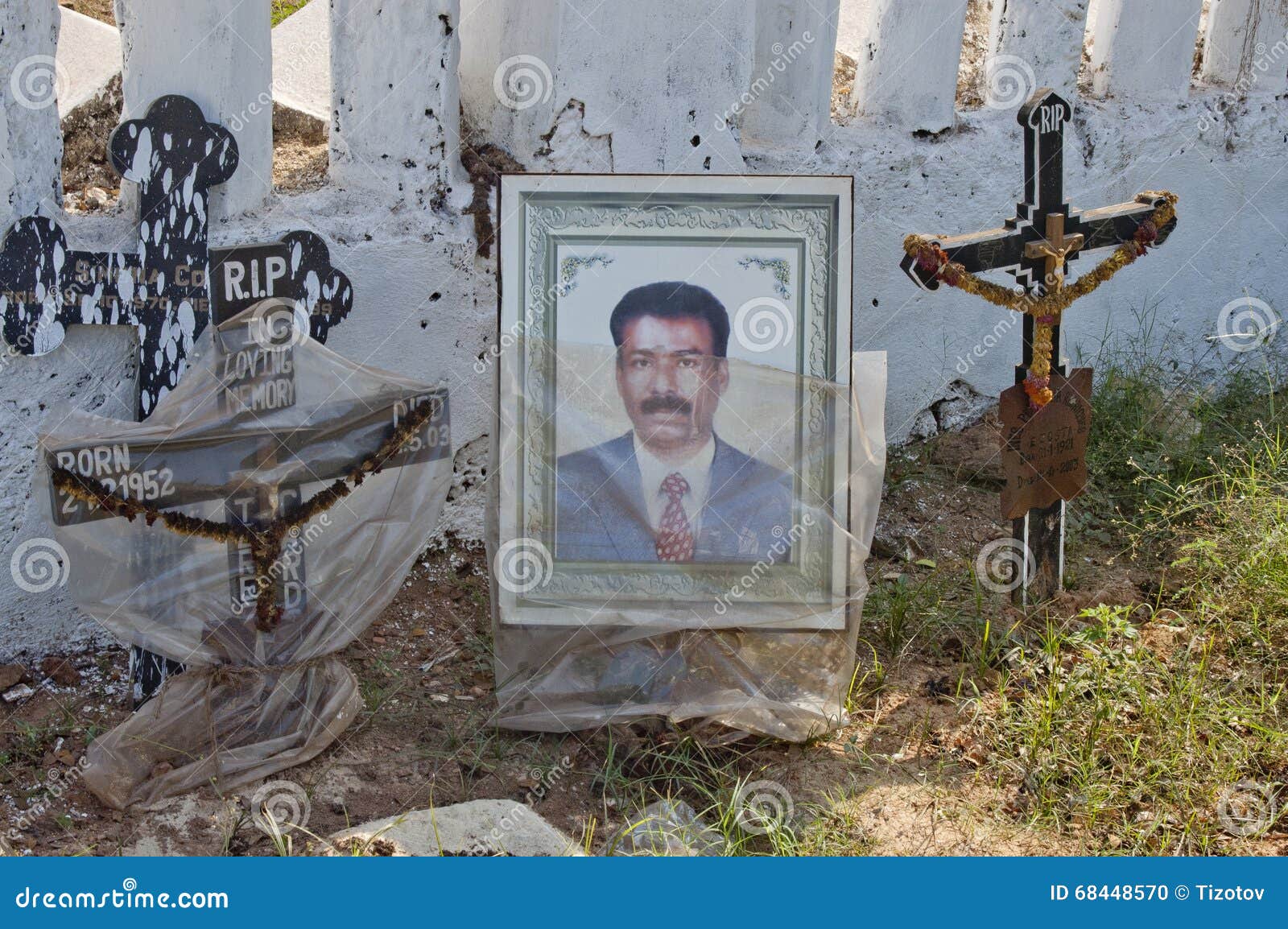 Catholic grave editorial image. Image of cemetery, deceased - 68448570