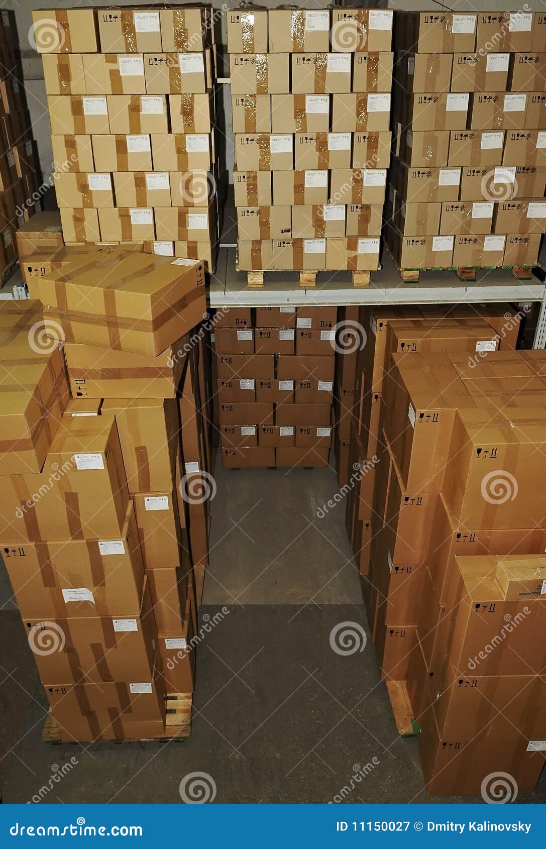 Catron boxes in warehouse stock image. Image of stacking - 11150027