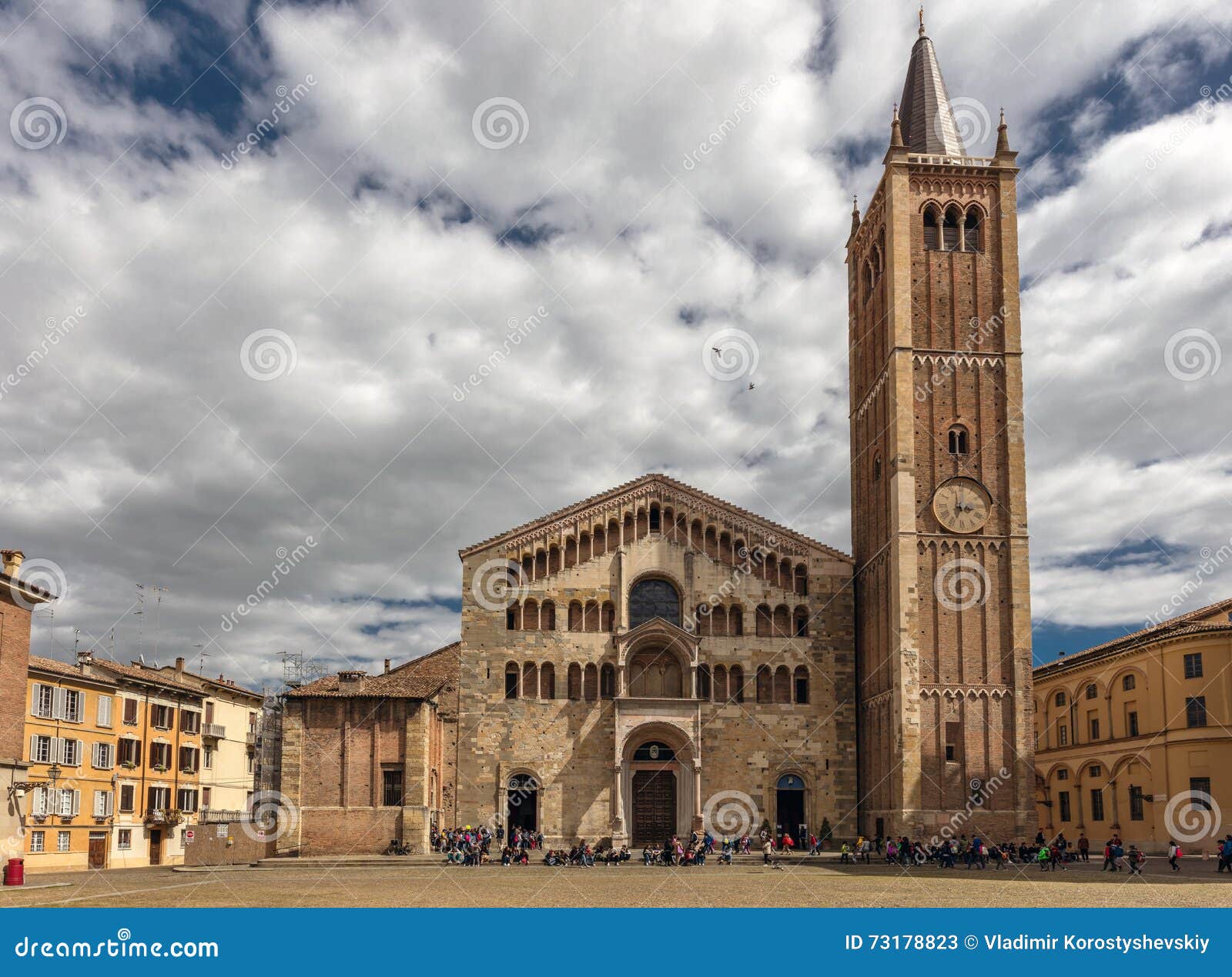 Cattedrale di Parma fotografia stock editoriale. Immagine di folla ...