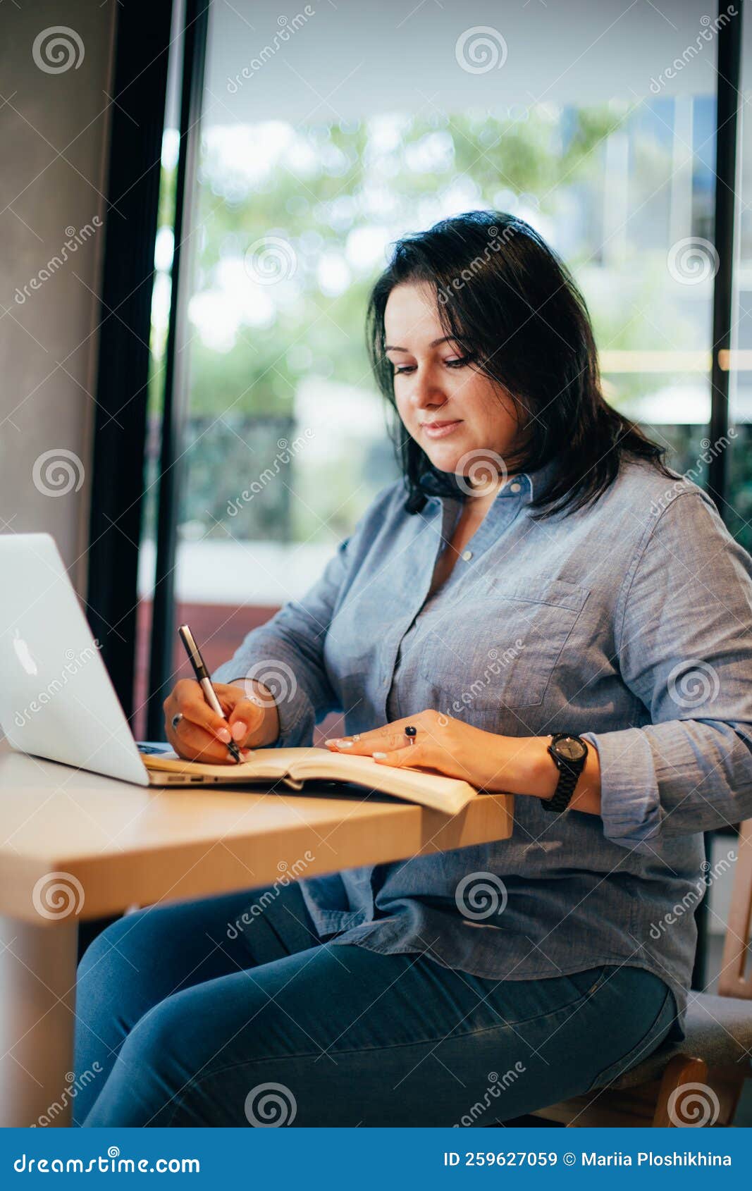 Caucasian Plus Size Woman Making Plan in Notepad, Writing, Making Notes ...