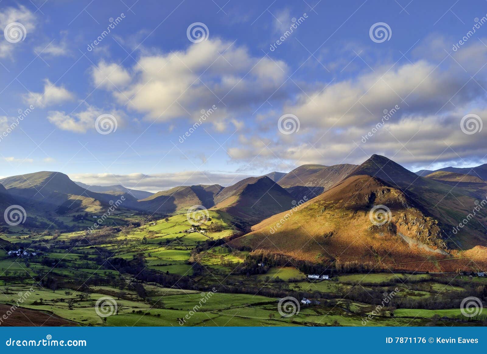 Causey Pike, Robinson, E Vale De Newlands Foto de Stock - Imagem de ...