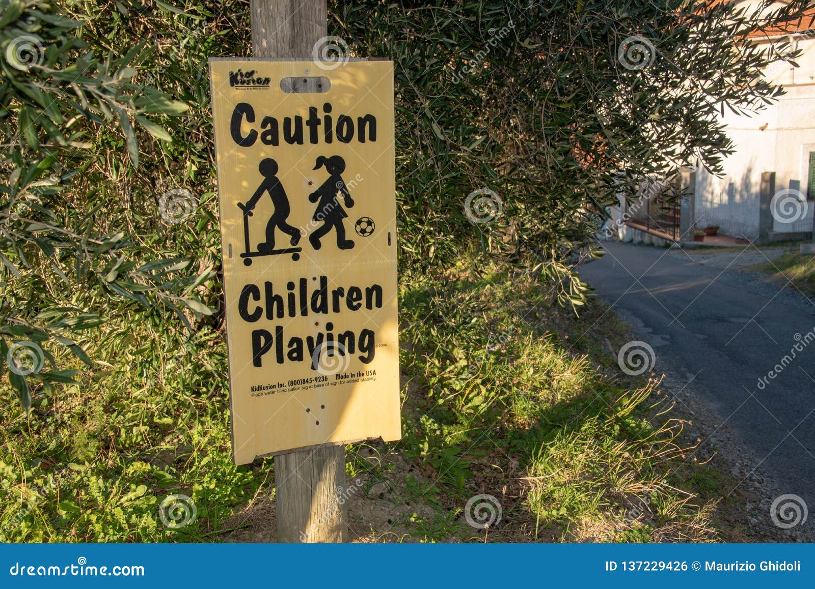 Caution children playing editorial photo. Image of attention - 137229426
