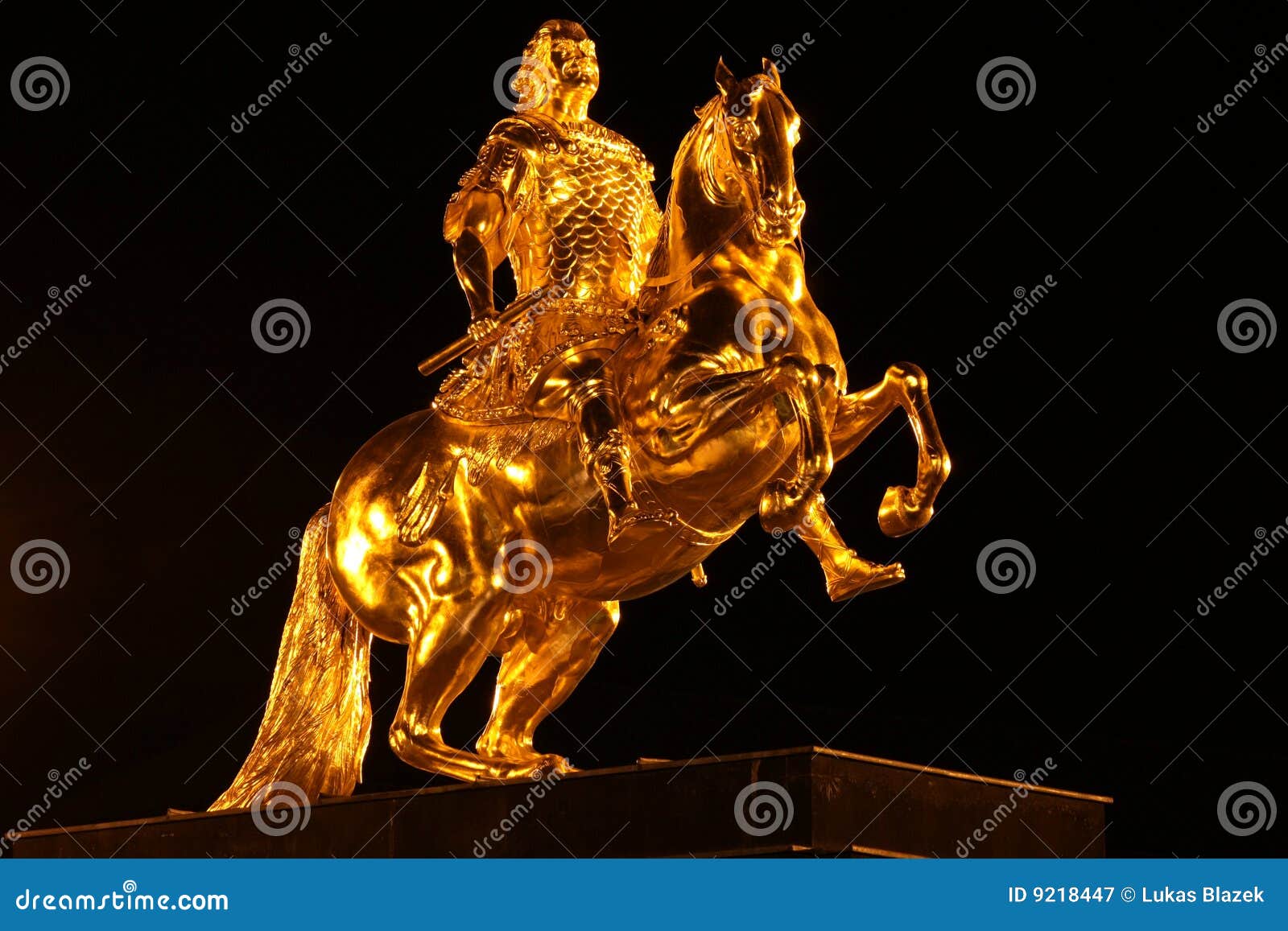 Cavaliere Dorato Come Uno Dei Simboli Di Dresda Immagine Stock ...