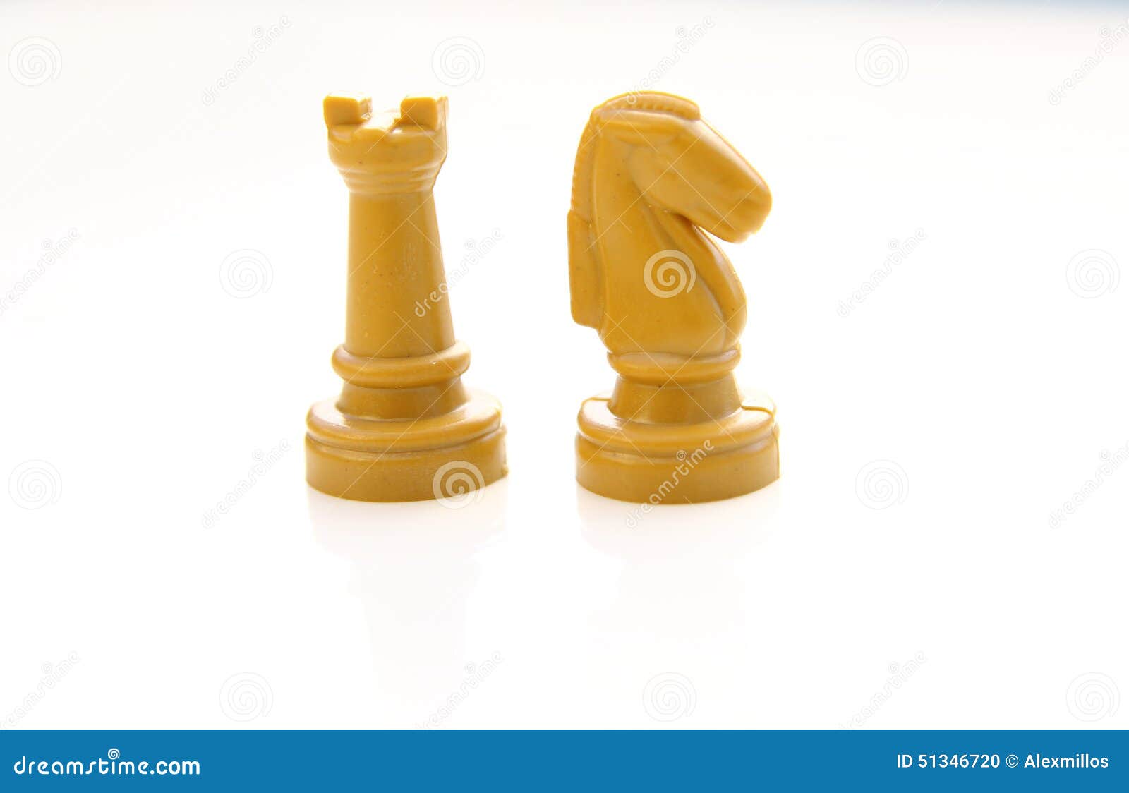 Cavaliere E Torre Di Scacchi Isolati Su Bianco Fotografia Stock ...