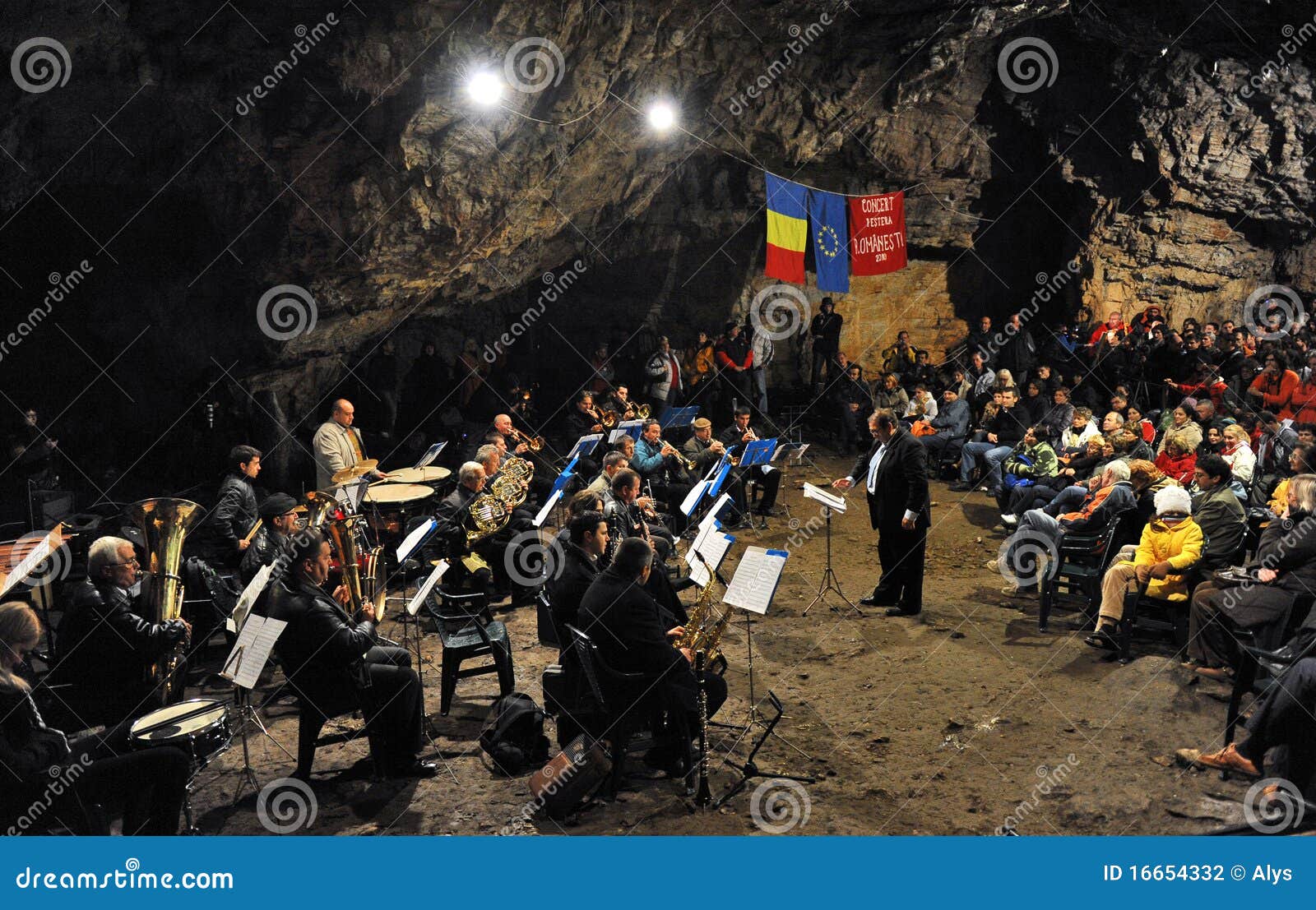 Cave concert editorial photography. Image of entertainment - 16654332