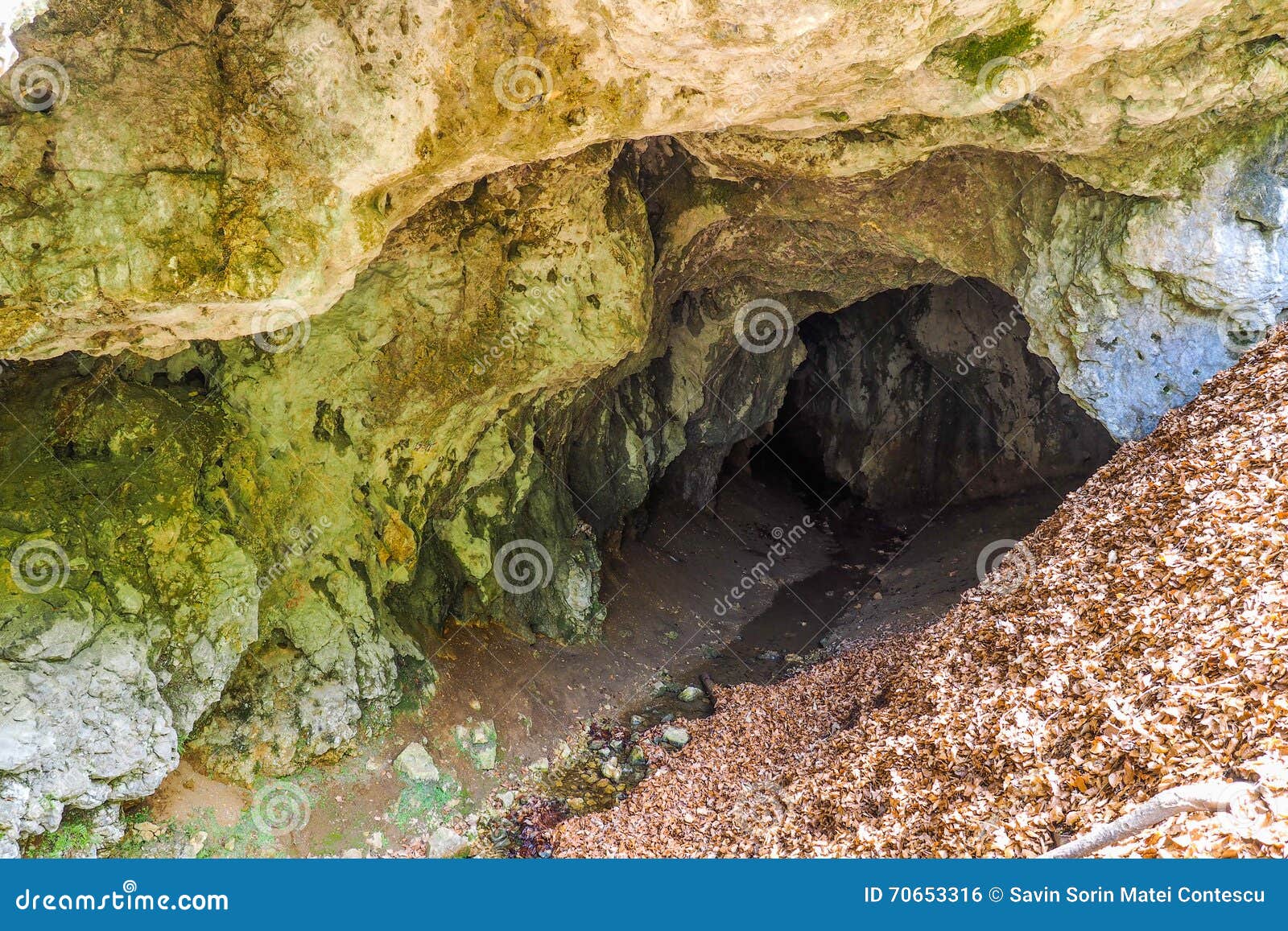 Pac Ou Cave Entrance Stock Photo | CartoonDealer.com #23394408