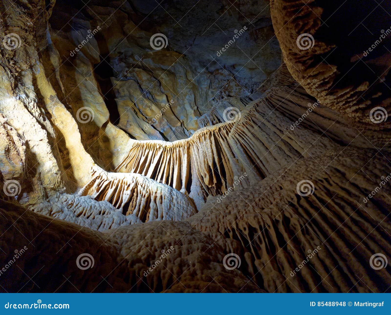 Cave Formation Fold Draperies Low-angle in Jenolan Caves, Australia ...