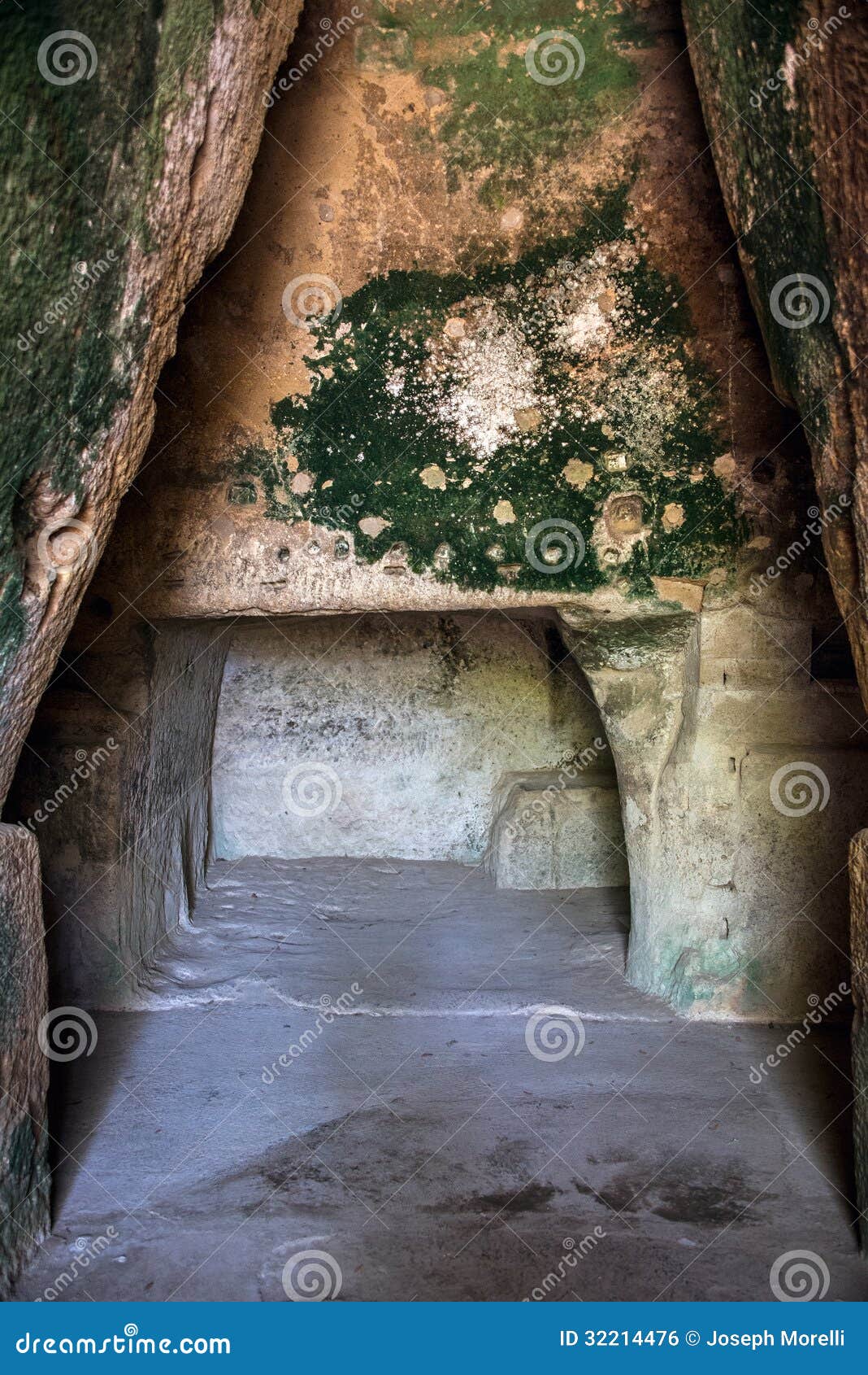 Cave of the Sibyl, Cumae Italy Stock Photo - Image of excavate, capo ...