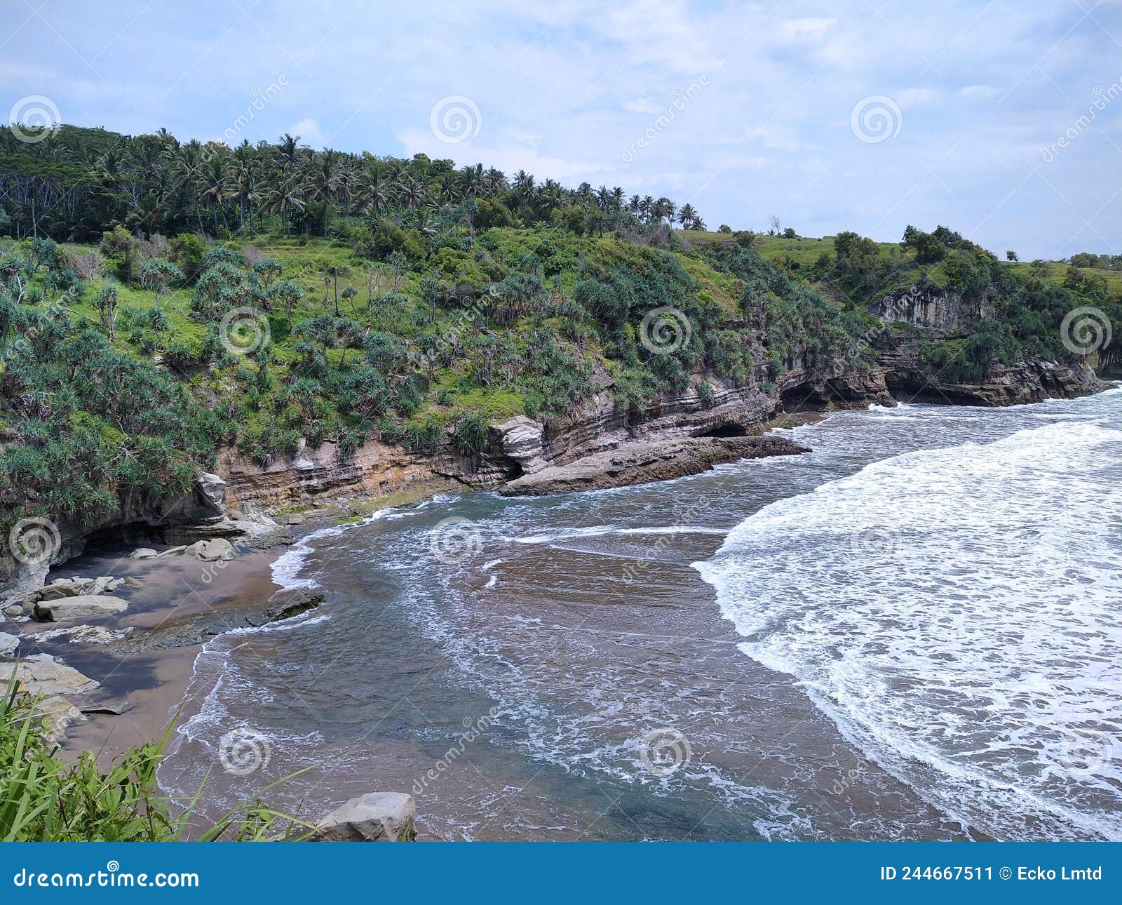 Cave on side of beach stock image. Image of side, beach - 244667511