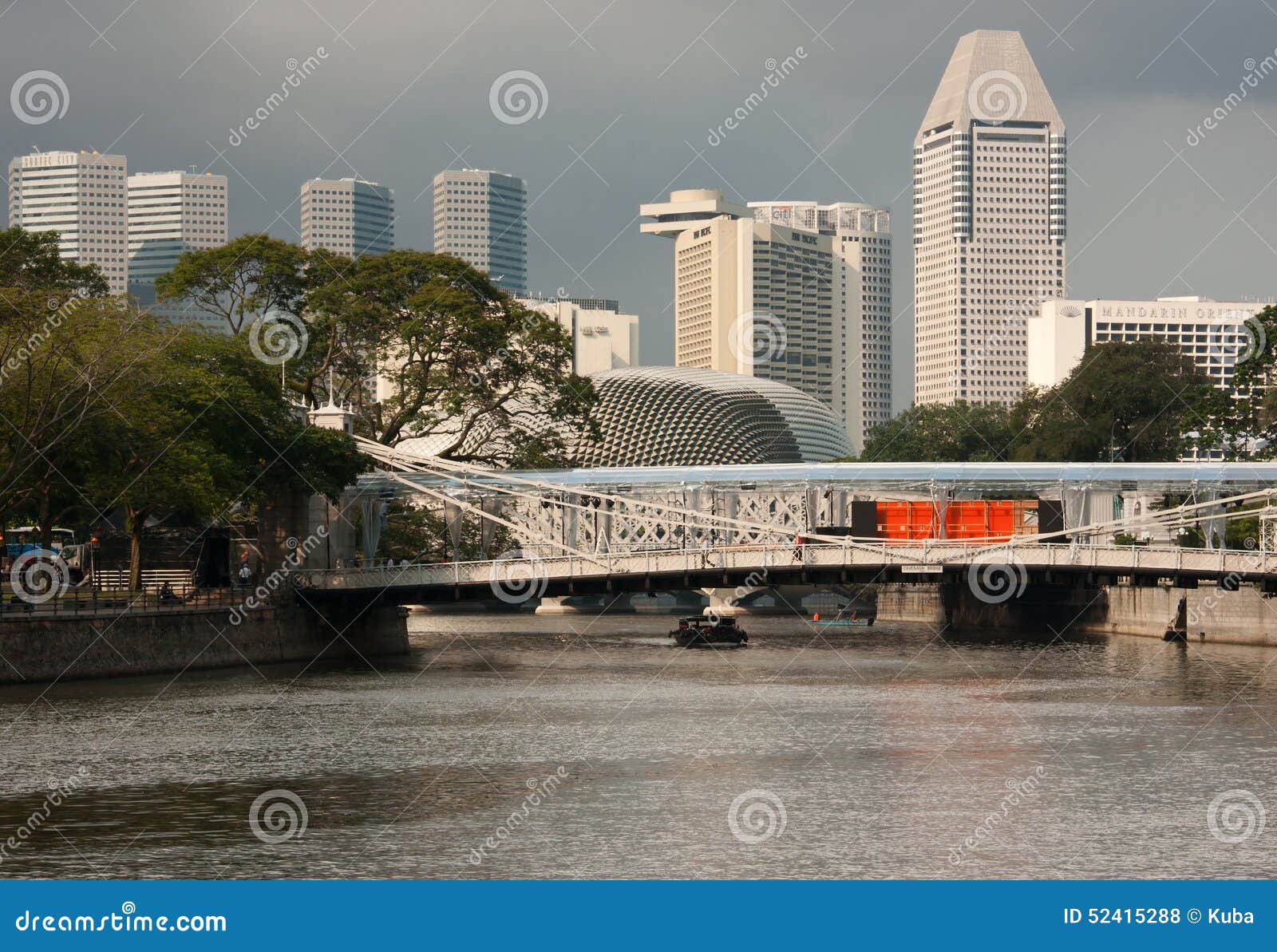 Cavenagh Bridge in Singapore Editorial Stock Photo - Image of ...