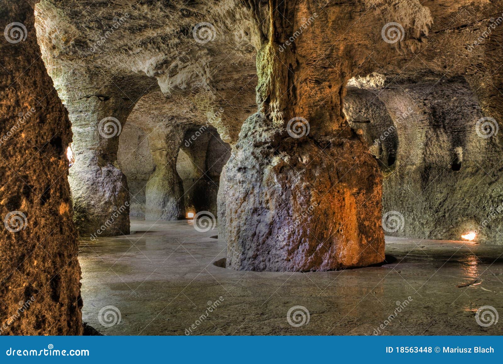 Caverna foto de stock. Imagem de realeza, fotografia - 18563448