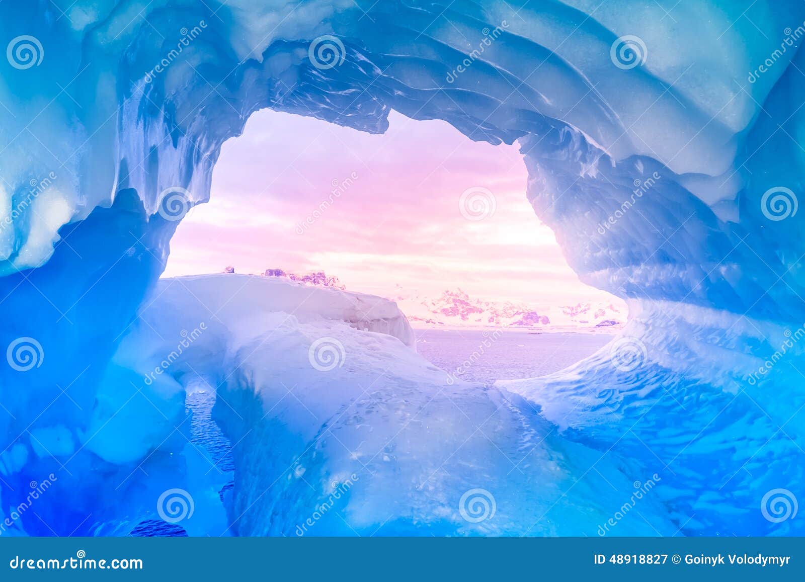 Caverna de gelo azul imagem de stock. Imagem de interior - 48918827