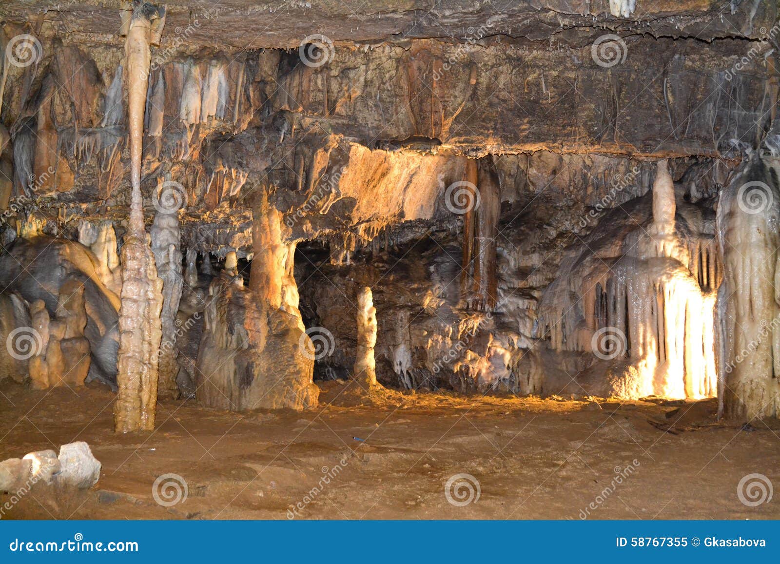 Caverna Del Calcare in Postojna Immagine Stock - Immagine di vecchio ...