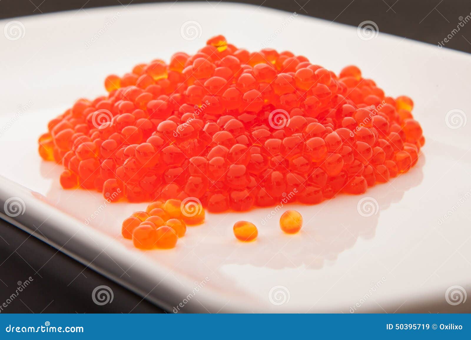 Caviale rosso immagine stock. Immagine di arancione, uova - 50395719