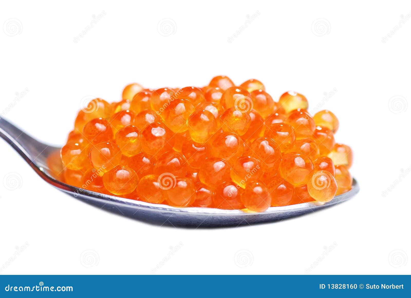 Caviar rojo en cuchara foto de archivo. Imagen de salado - 13828160