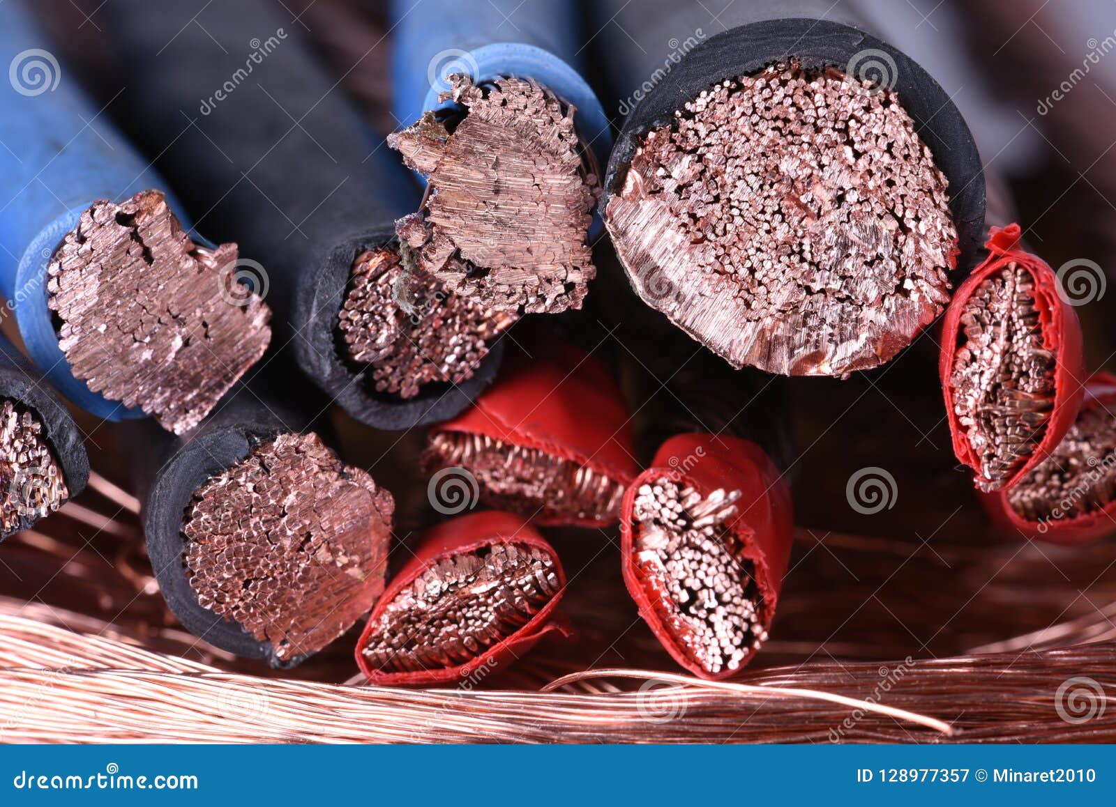 Cavo Di Rame Di Energia Elettrica Immagine Stock - Immagine di ...