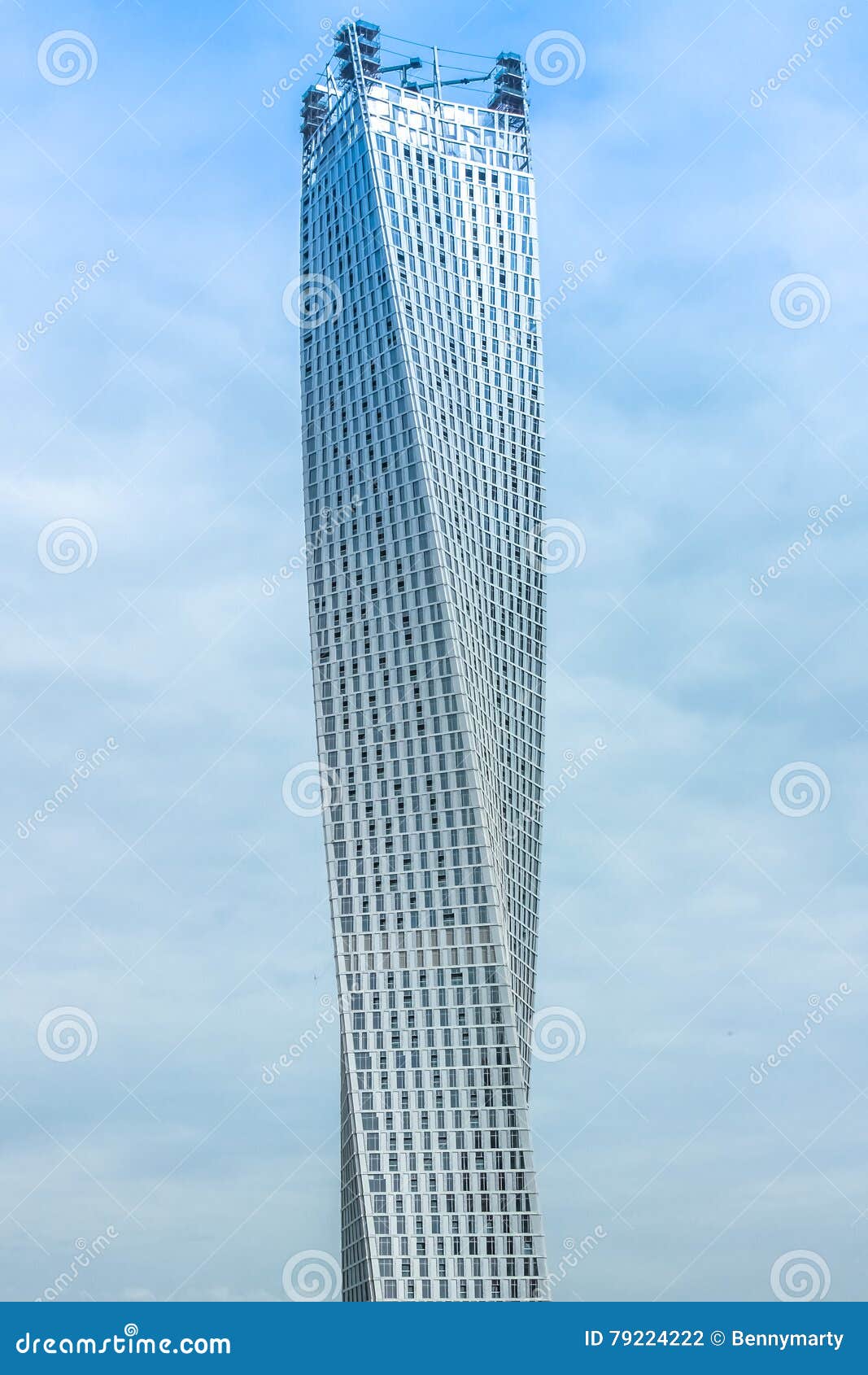 Cayan Tower Dubai editorial photography. Image of east - 79224222