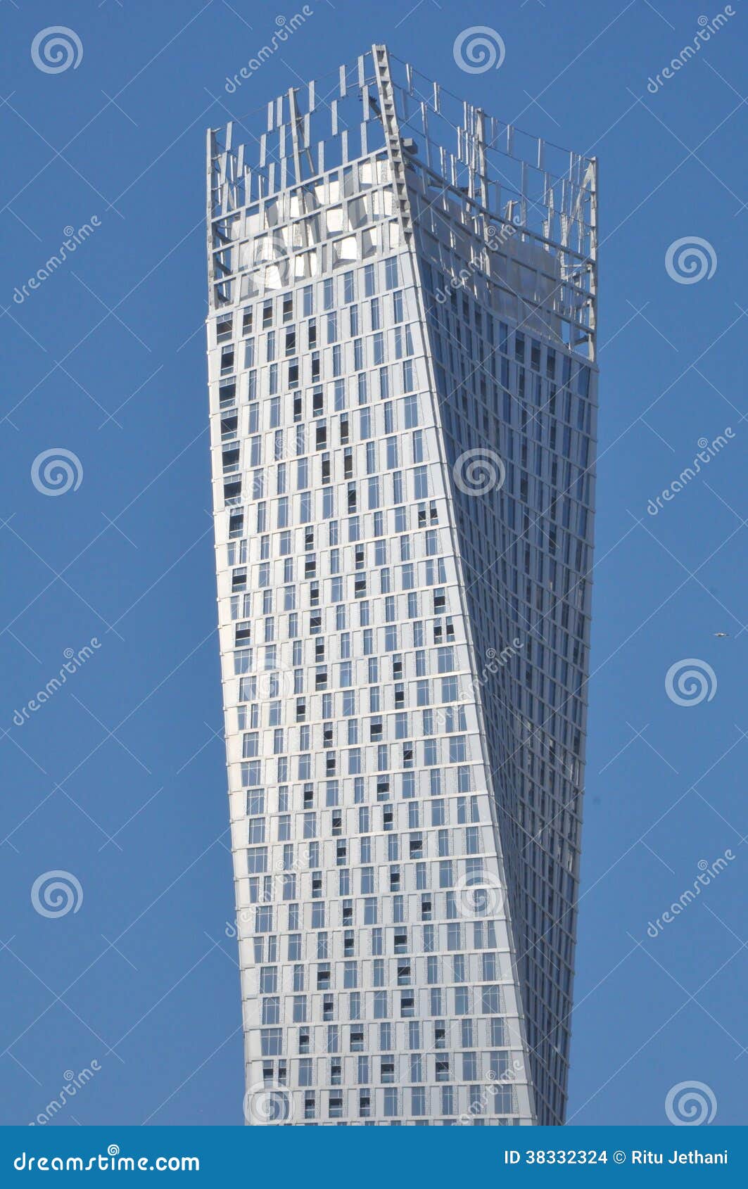 Cayan Tower en Dubai, UAE imagen de archivo editorial. Imagen de asia ...