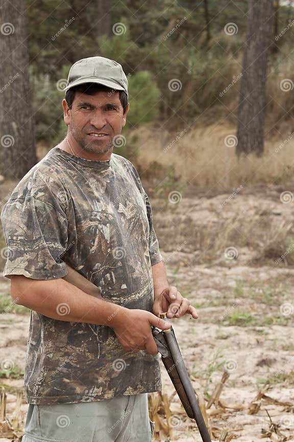 Cazador foto de archivo. Imagen de mayor, rifle - 15771138