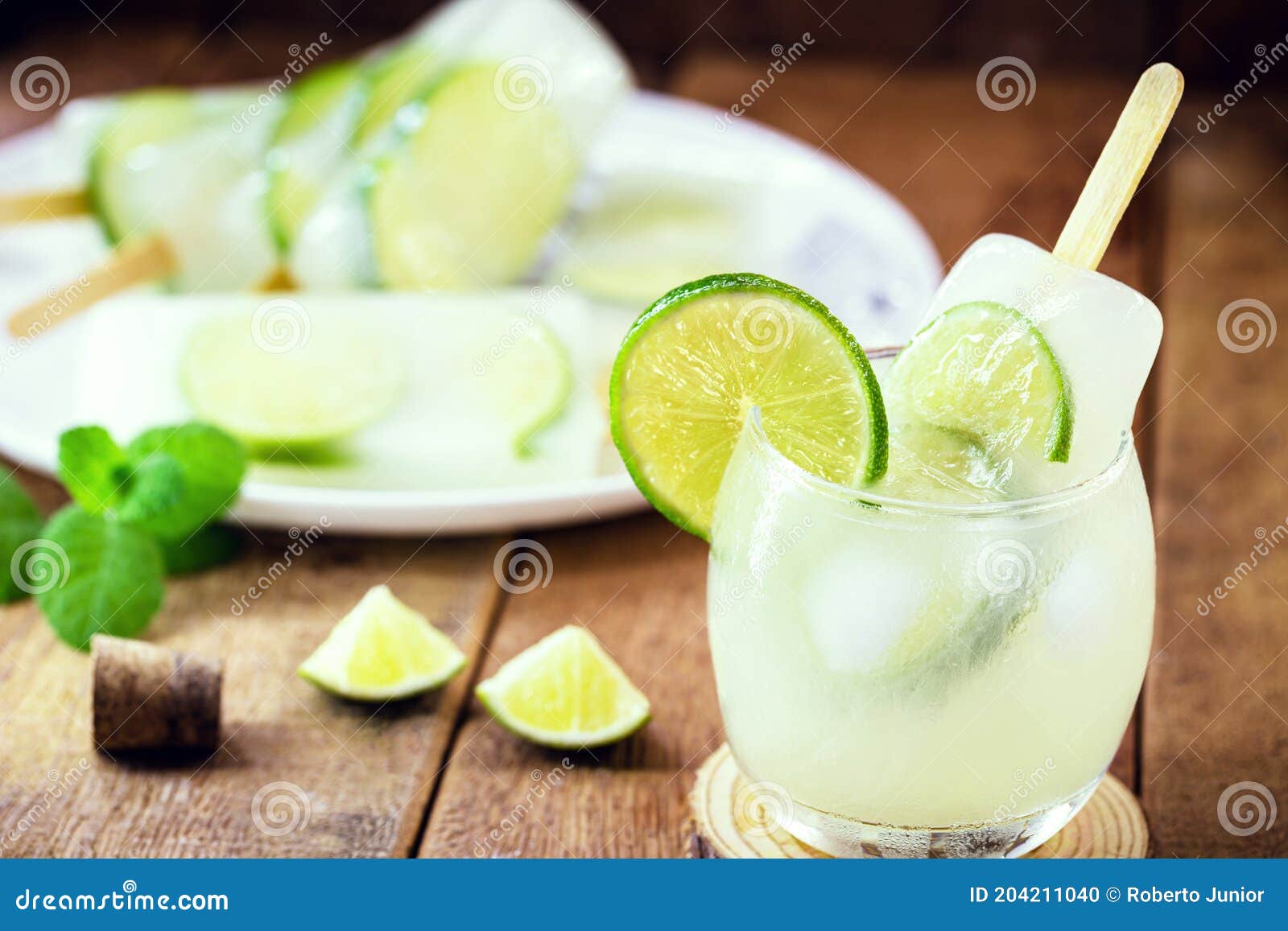 Caïpirinha Brésilien En Cocktail Brésilien Typique De Glace à Leau