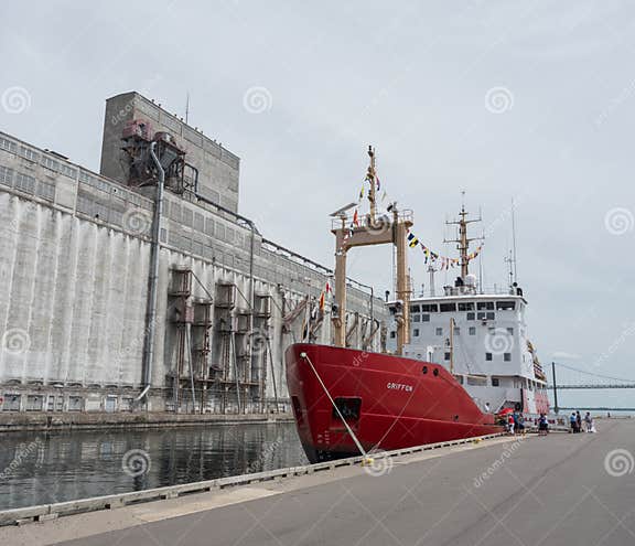 CCGS Griffon redactionele stock afbeelding. Image of canada - 84261169