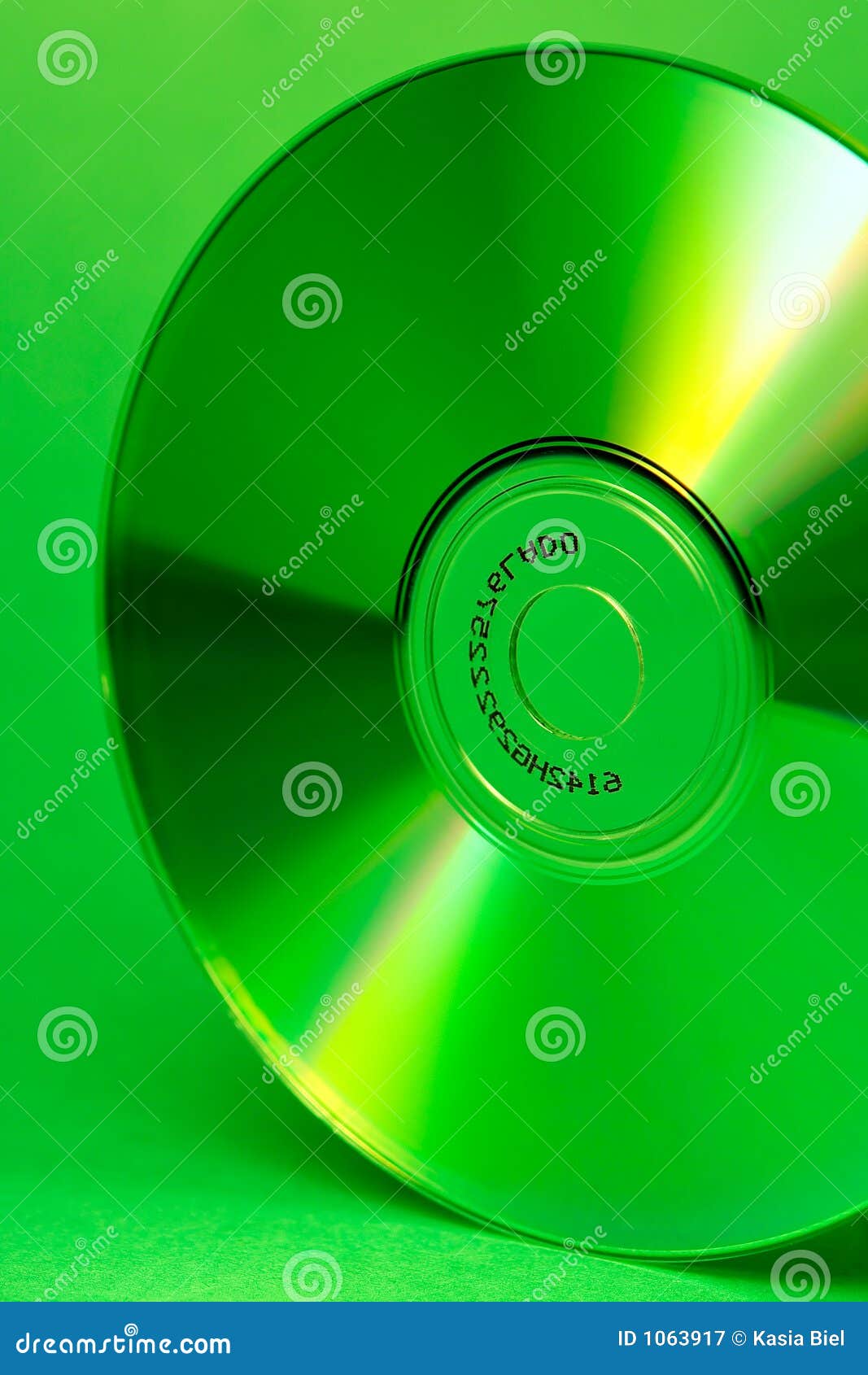 Cd green fotografering för bildbyråer. Bild av affär, information - 1063917
