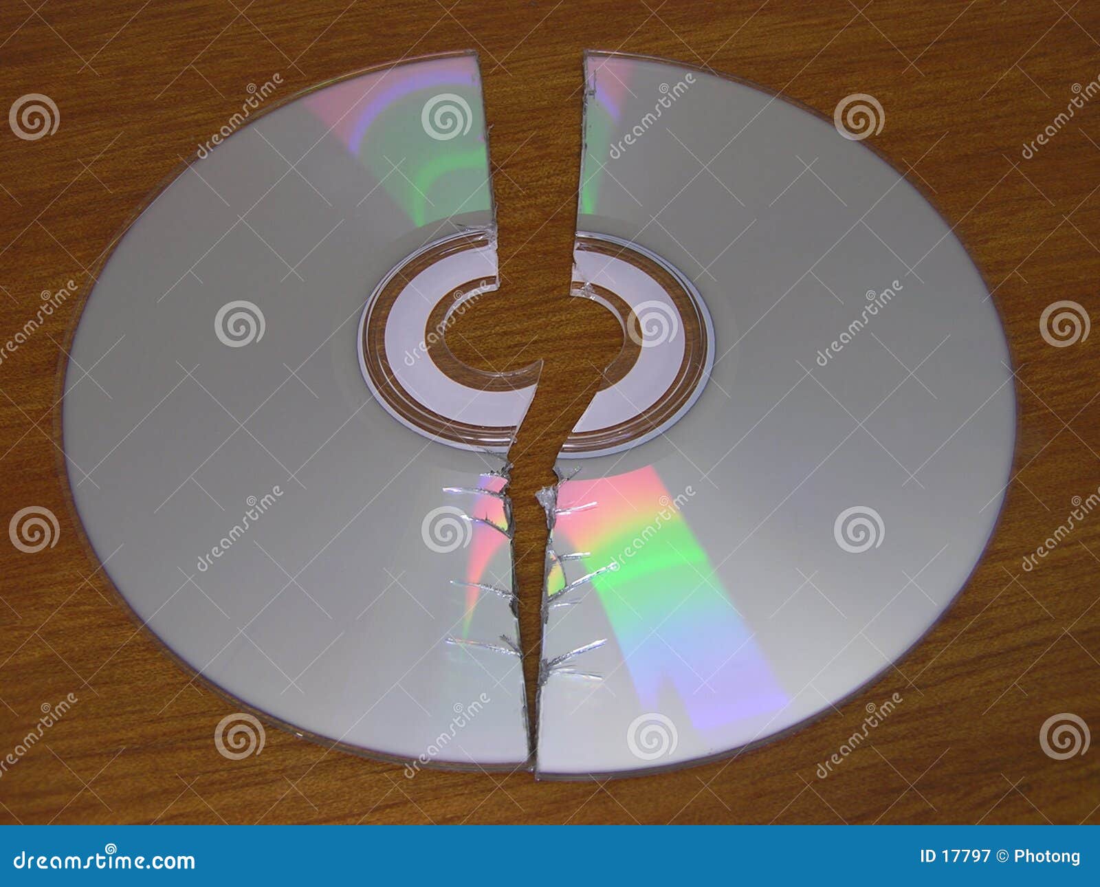 CD quebrado imagem de stock. Imagem de destrua, destruir - 17797