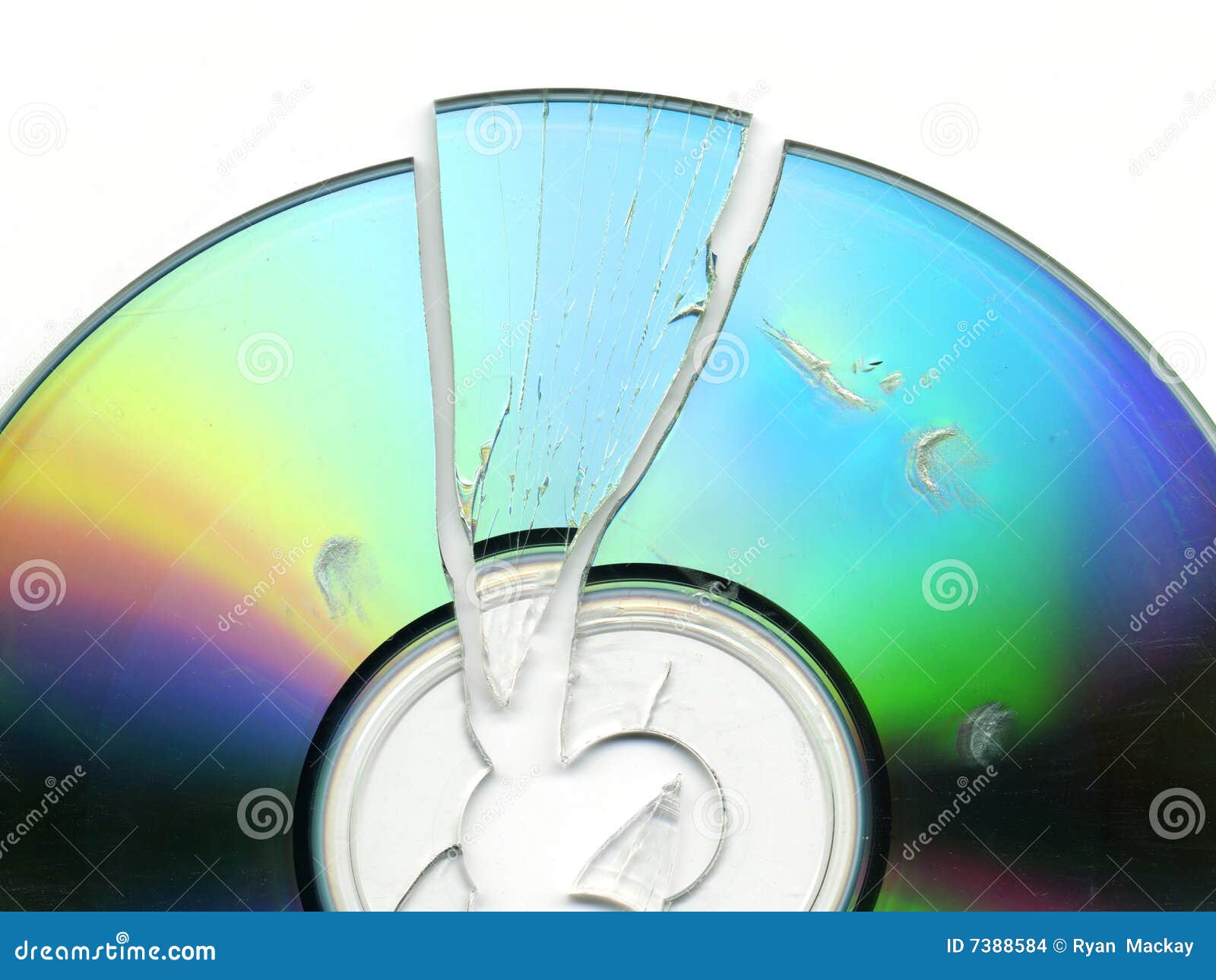CD rotto/DVD fotografia stock. Immagine di media, dati - 7388584