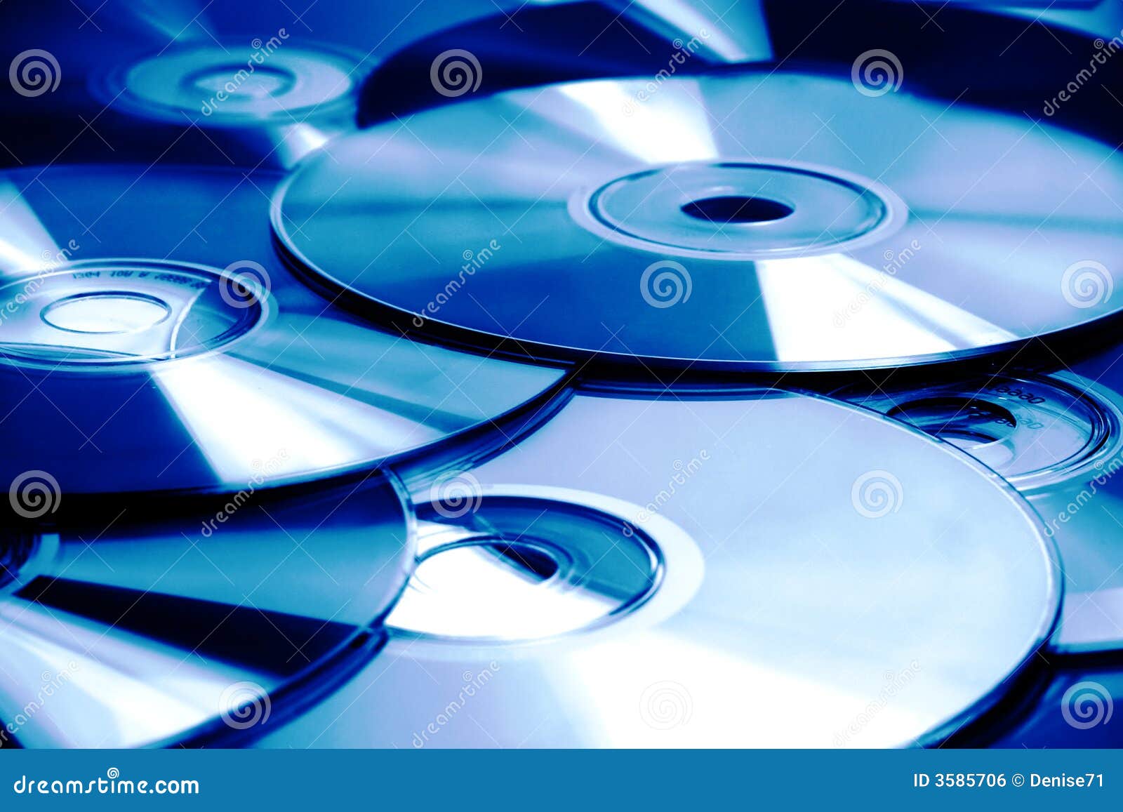 CD Y DVD foto de archivo. Imagen de disco, volumen, manojo - 3585706