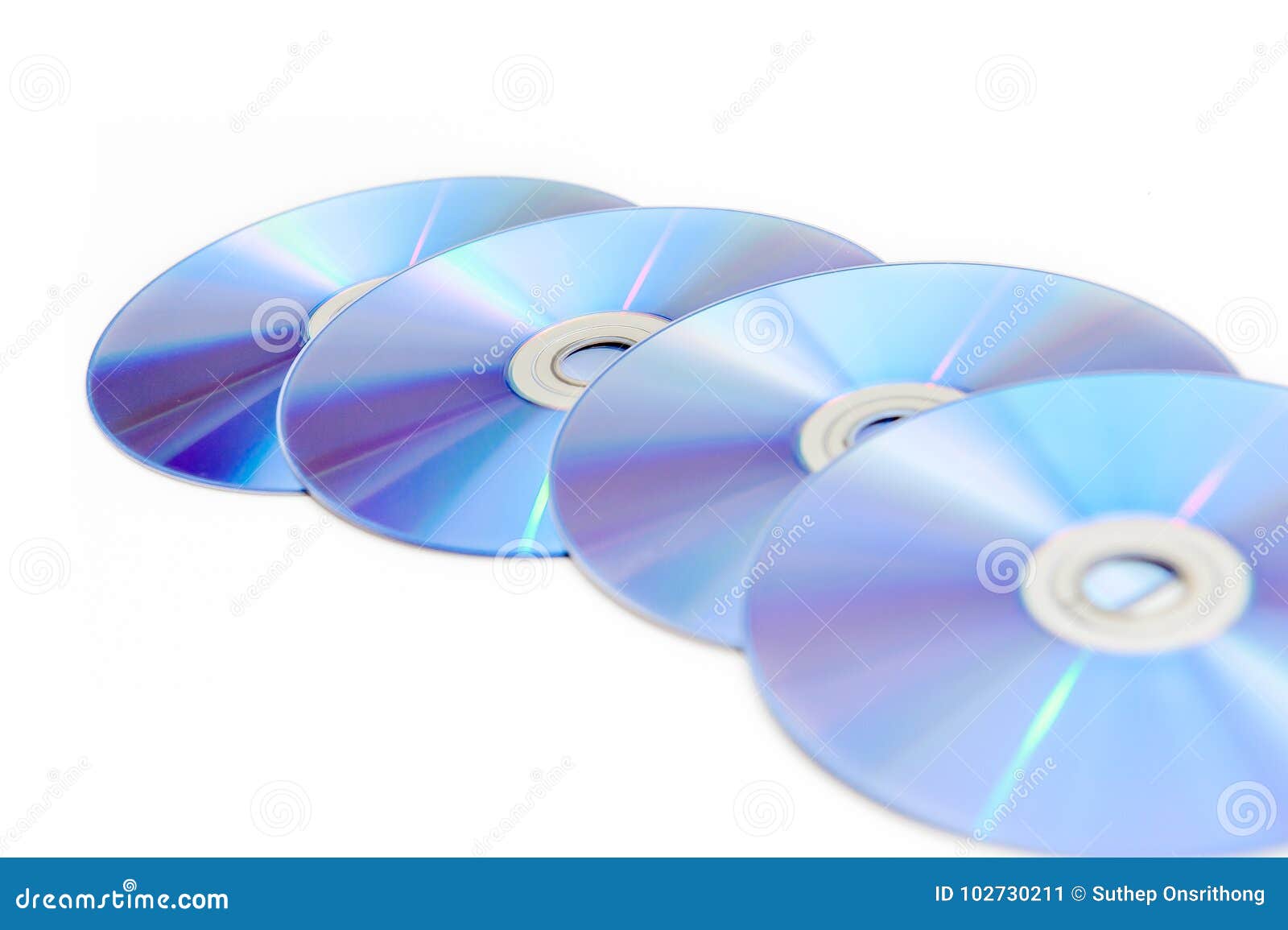 CDs, DVDs, stock afbeelding. Image of multimedia, kleurrijk - 102730211