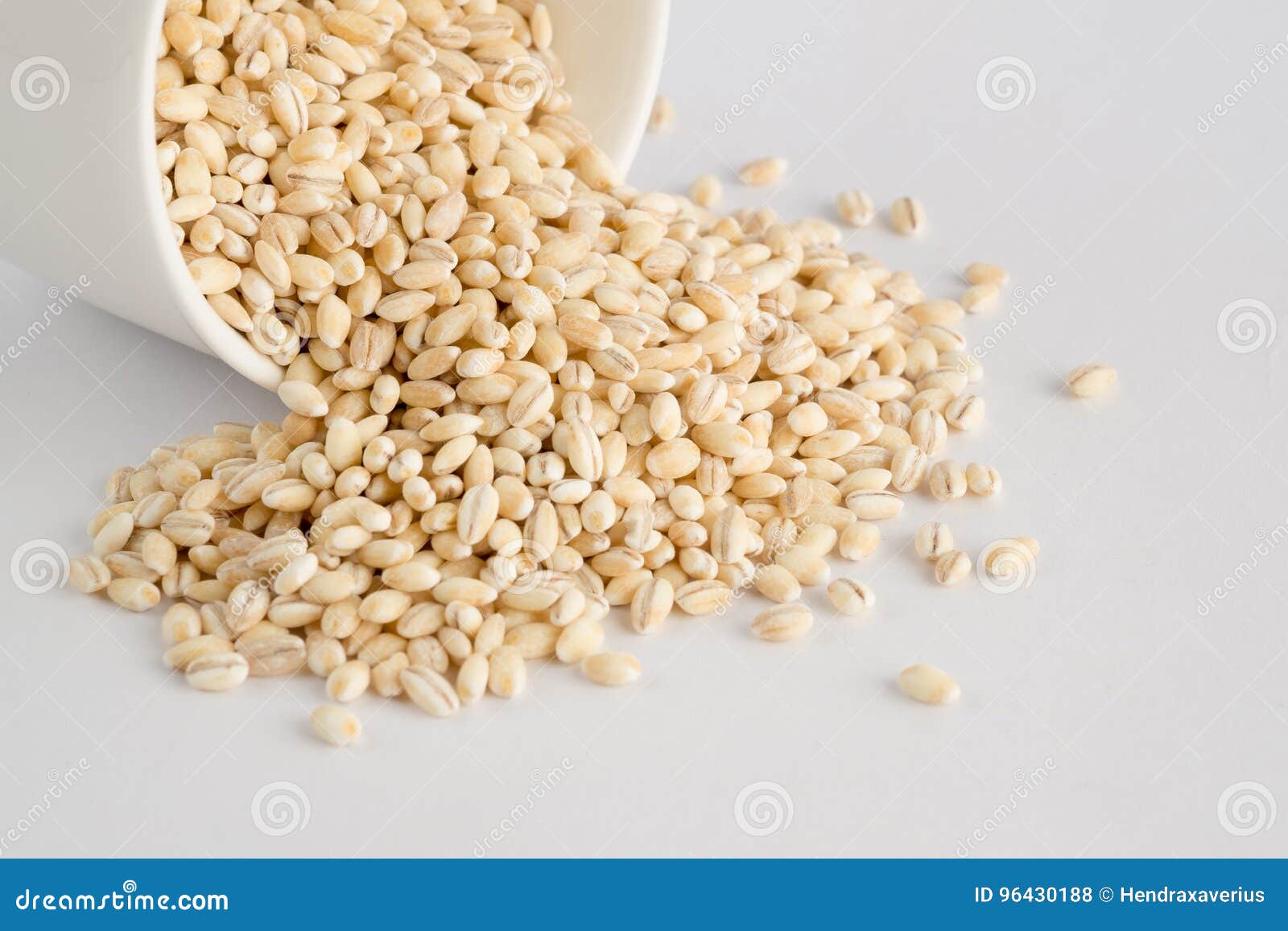 Cebada De Perla En El Fondo Blanco Foto de archivo - Imagen de grano ...